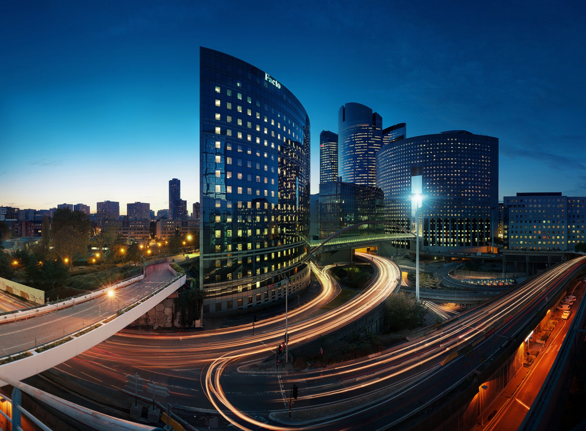 Urban Pulse: HD Time-Lapse Photography Wallpaper