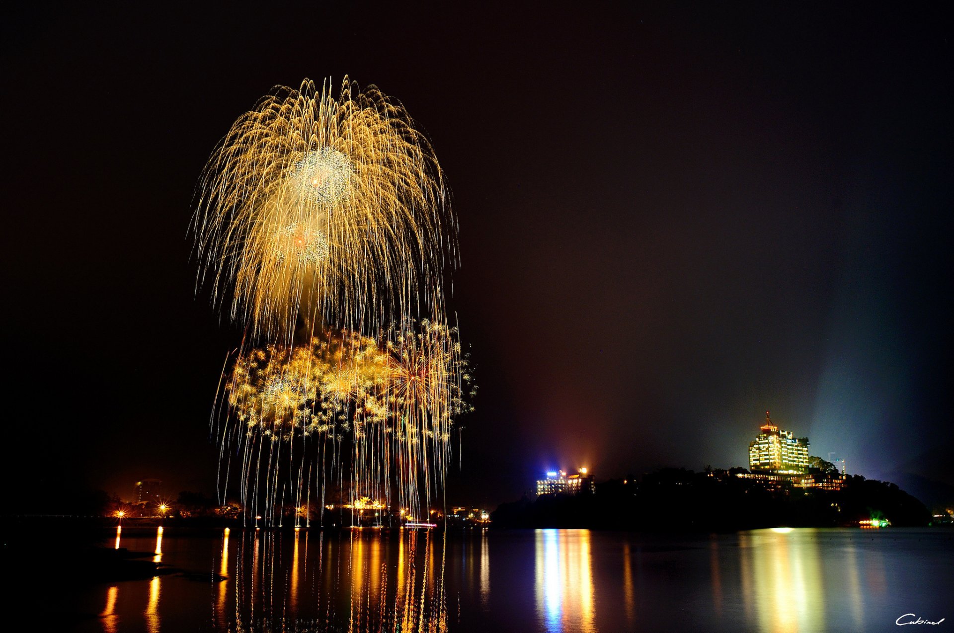 Download Photography Fireworks HD Wallpaper | 2048x1359 | Wallpaper Abyss
