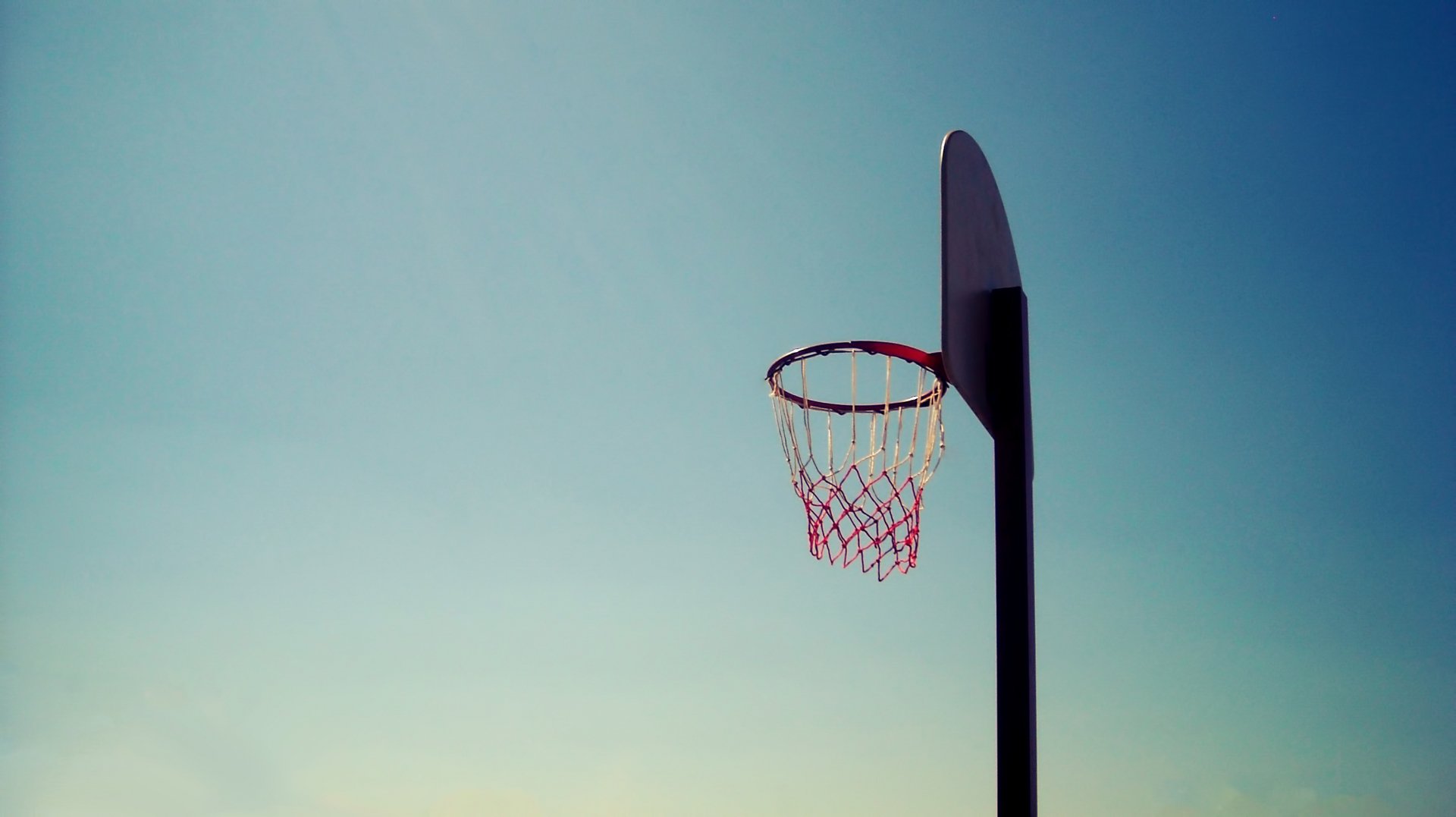 Dynamic Basketball HD Wallpaper for Sports Enthusiasts