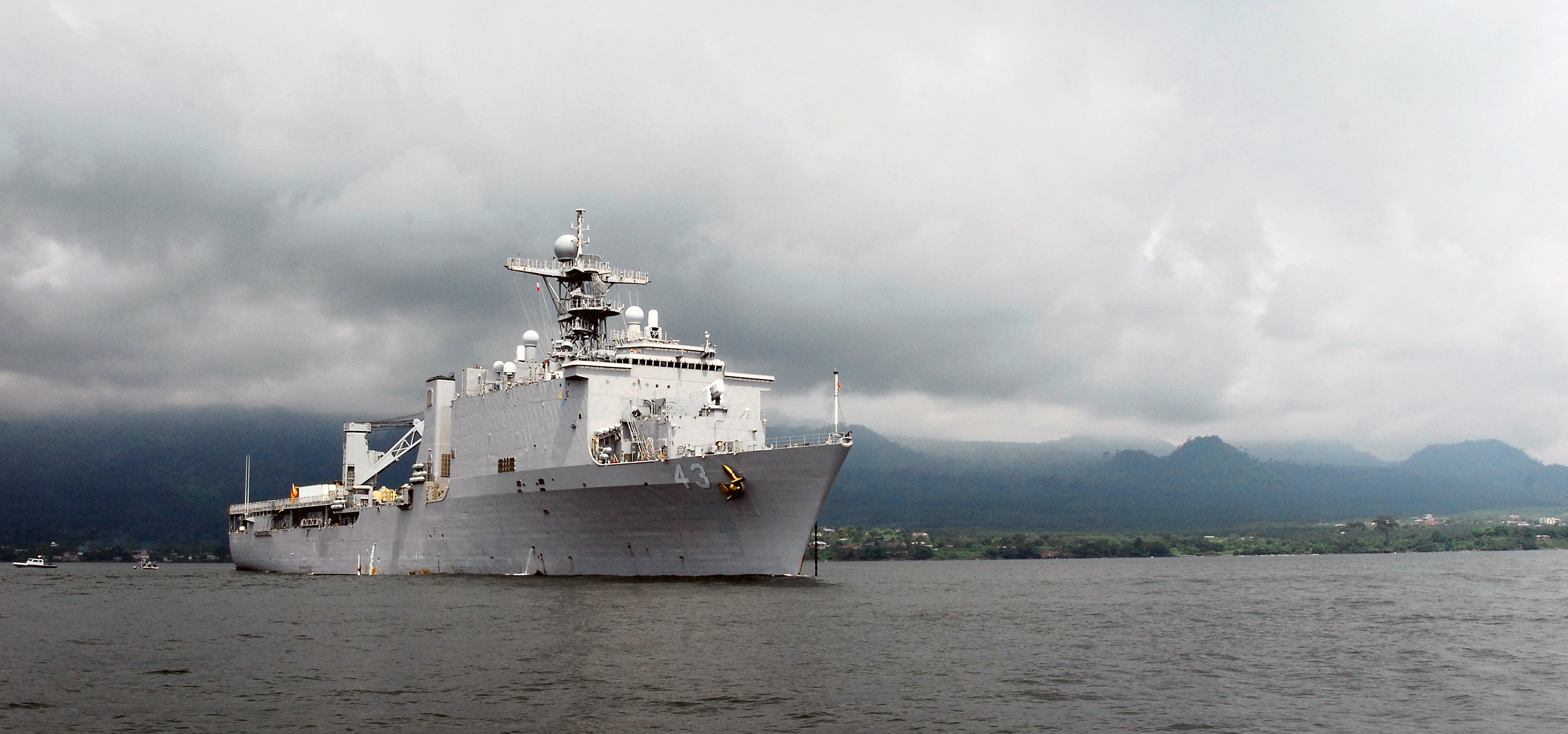 Download Warship Dock Landing Ship Military USS Fort McHenry (LSD-43 ...