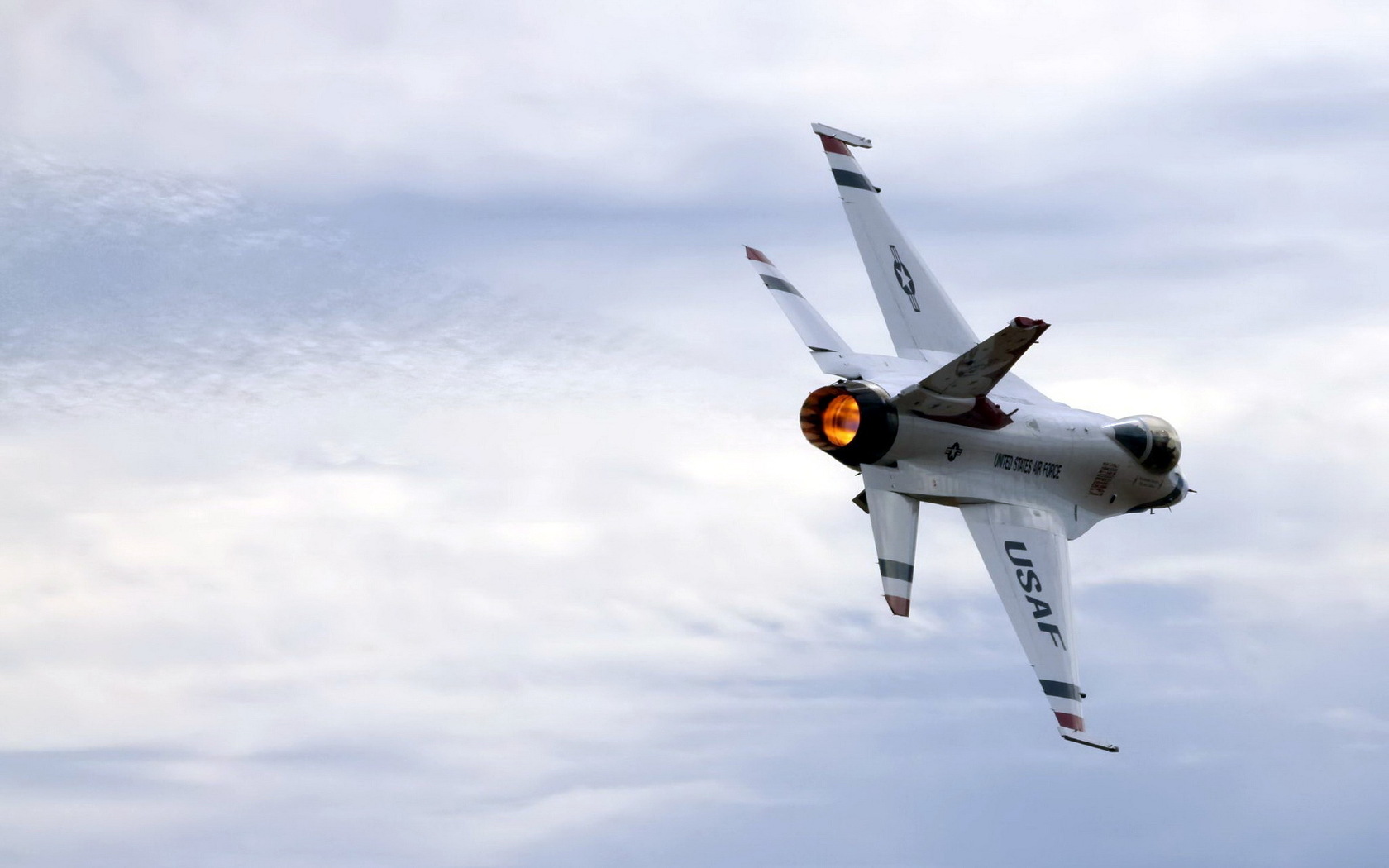 Download Military General Dynamics F-16 Fighting Falcon Wallpaper