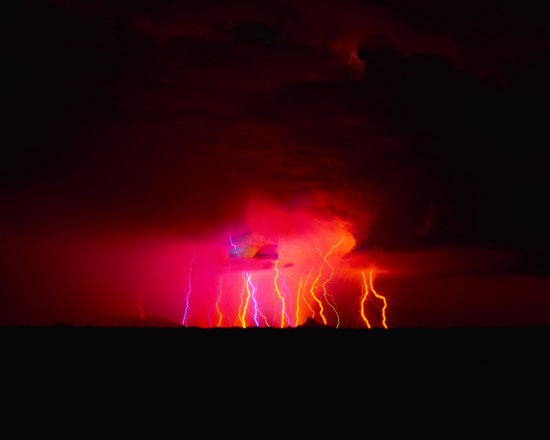 Striking Lightning: HD Photography Masterpiece