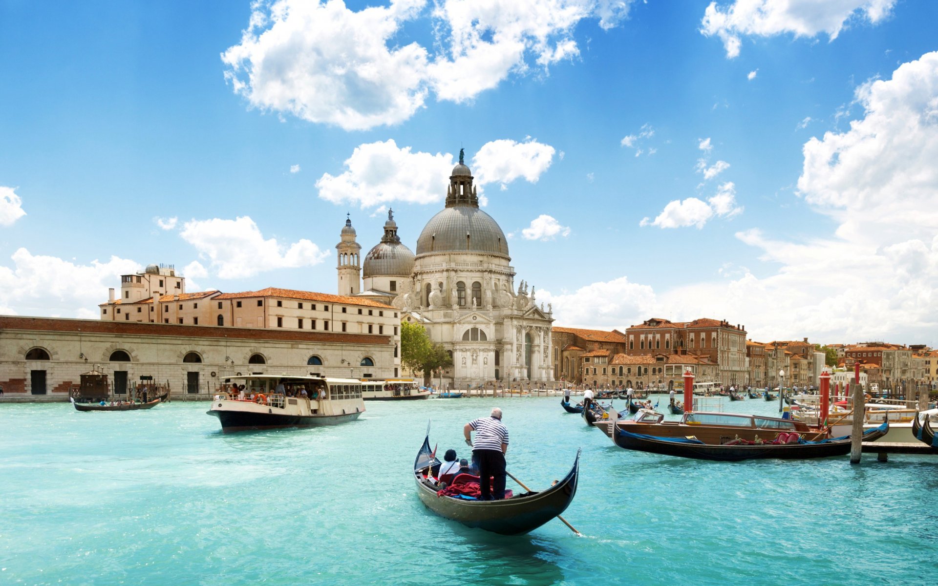 Venice Vibes: Stunning Man-Made Beauty in HD Wallpaper