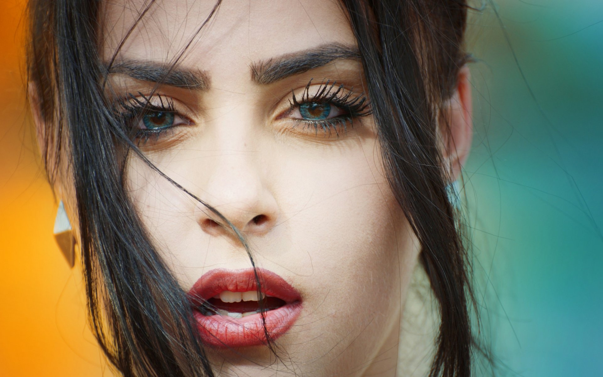 Download Woman Face HD Wallpaper