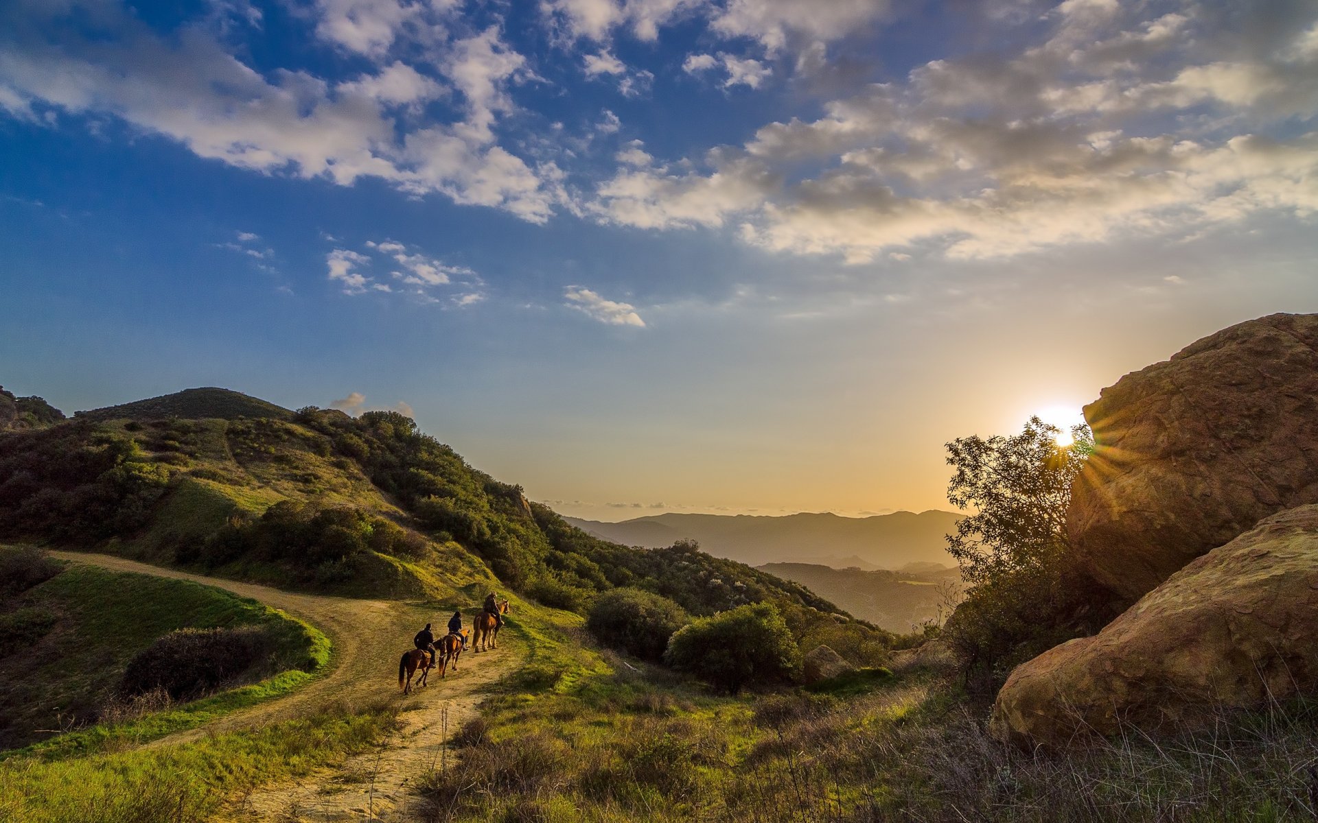 Serene Landscape Escape: HD Wallpaper for Tranquil Moments