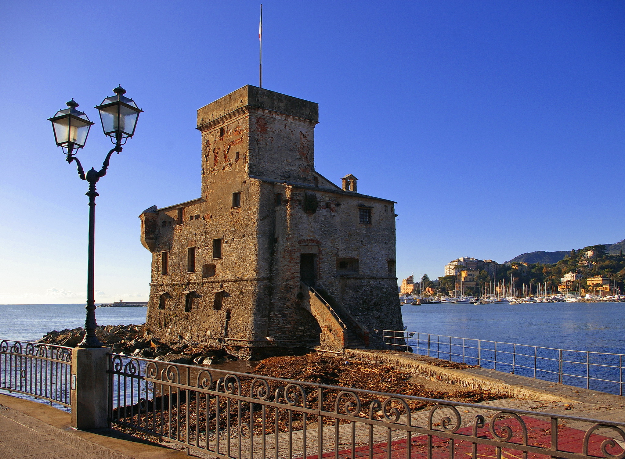 Stunning HD Wallpaper of a Historic Coastal Building