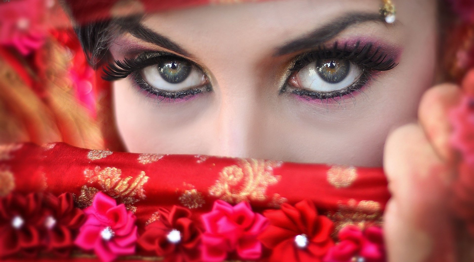 Mesmerizing Eyes: HD Wallpaper of Elegant Beauty
