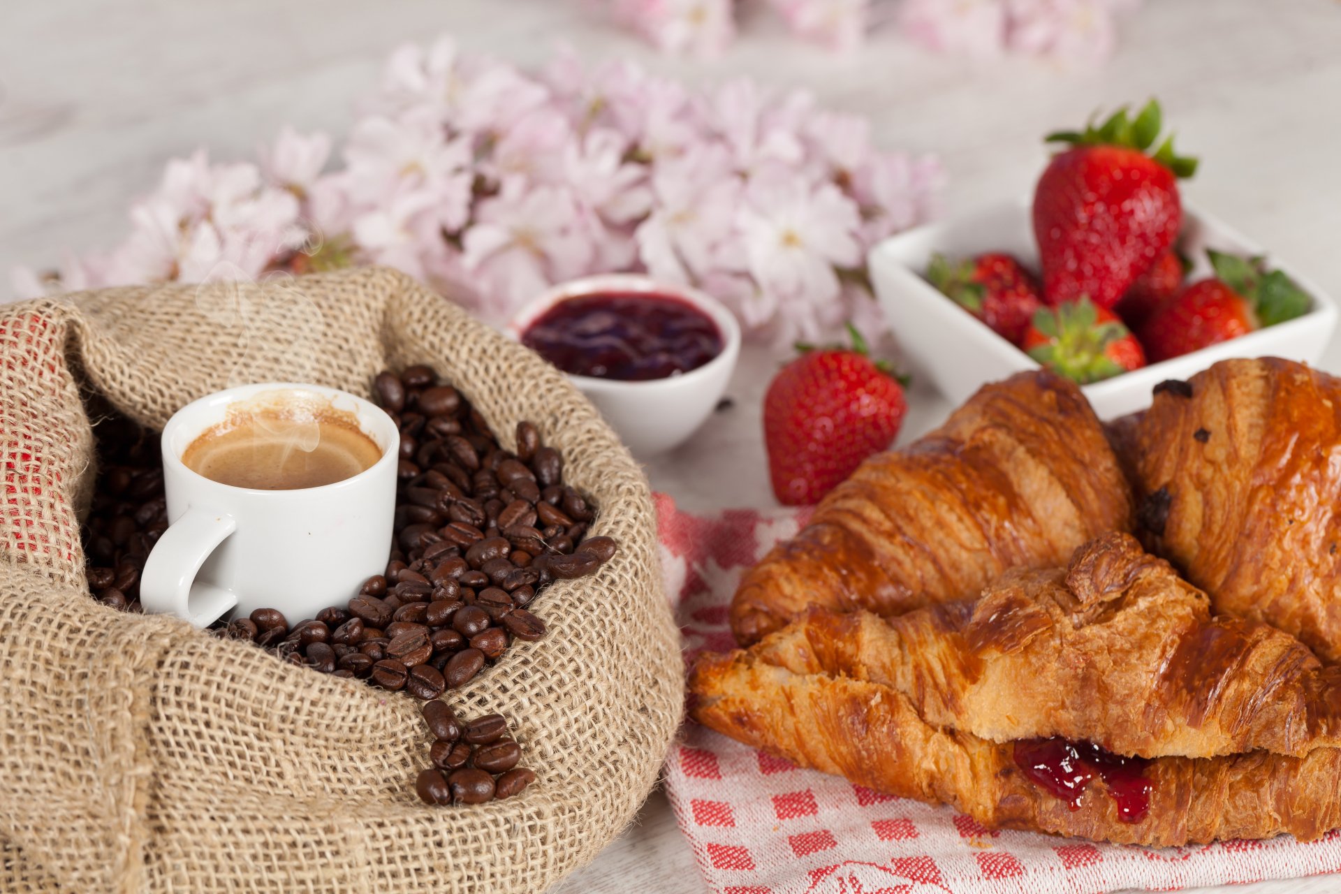 Delightful Coffee & Croissant – 4K Ultra HD Wallpaper