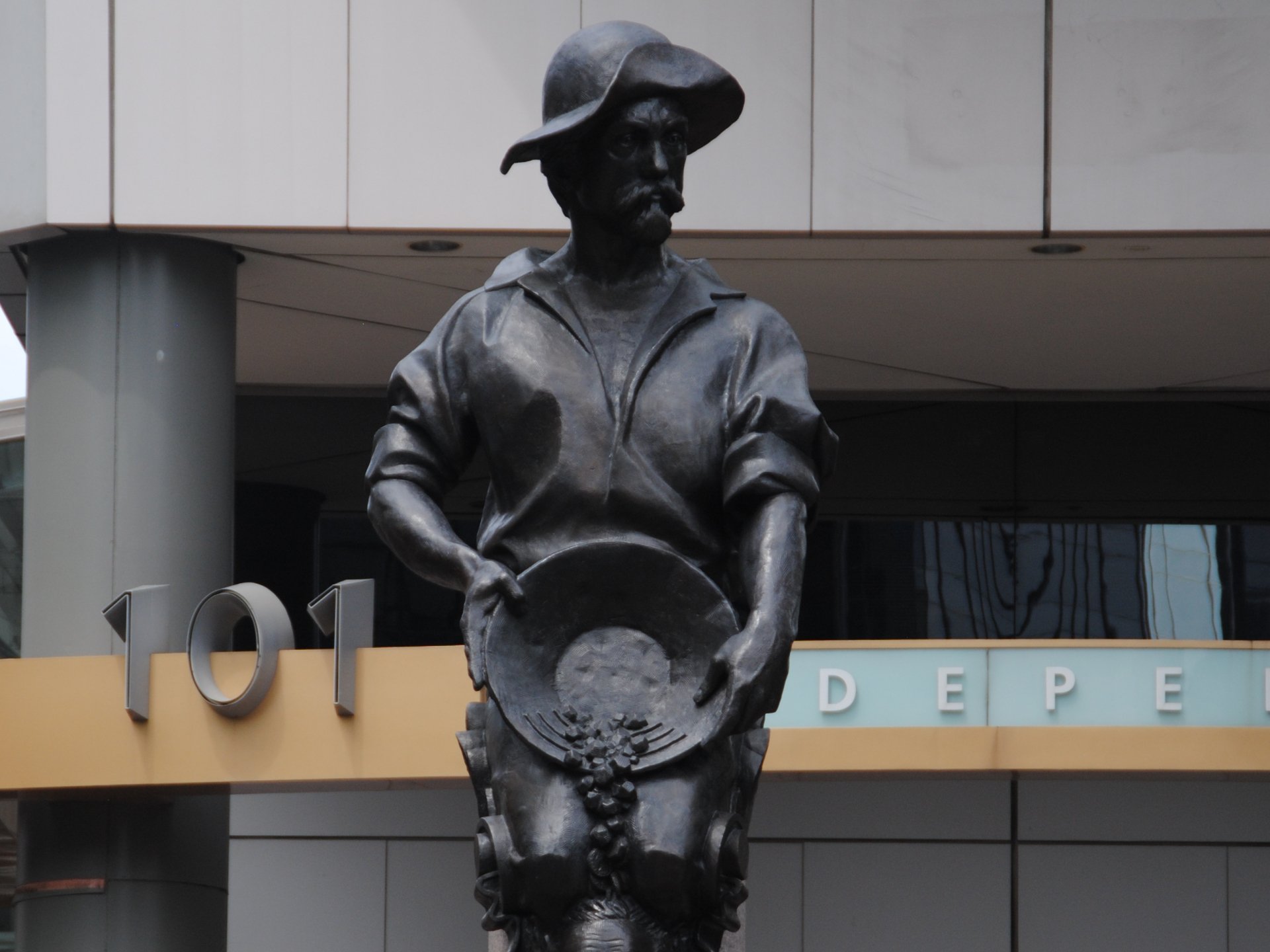 Download Man Made Statue HD Wallpaper