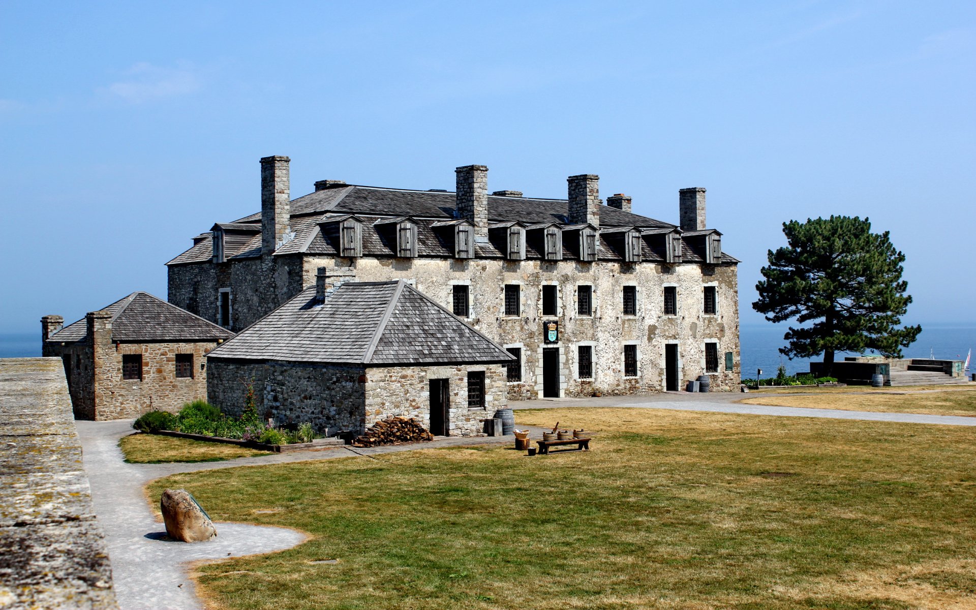 Fort Niagara castle by bear844