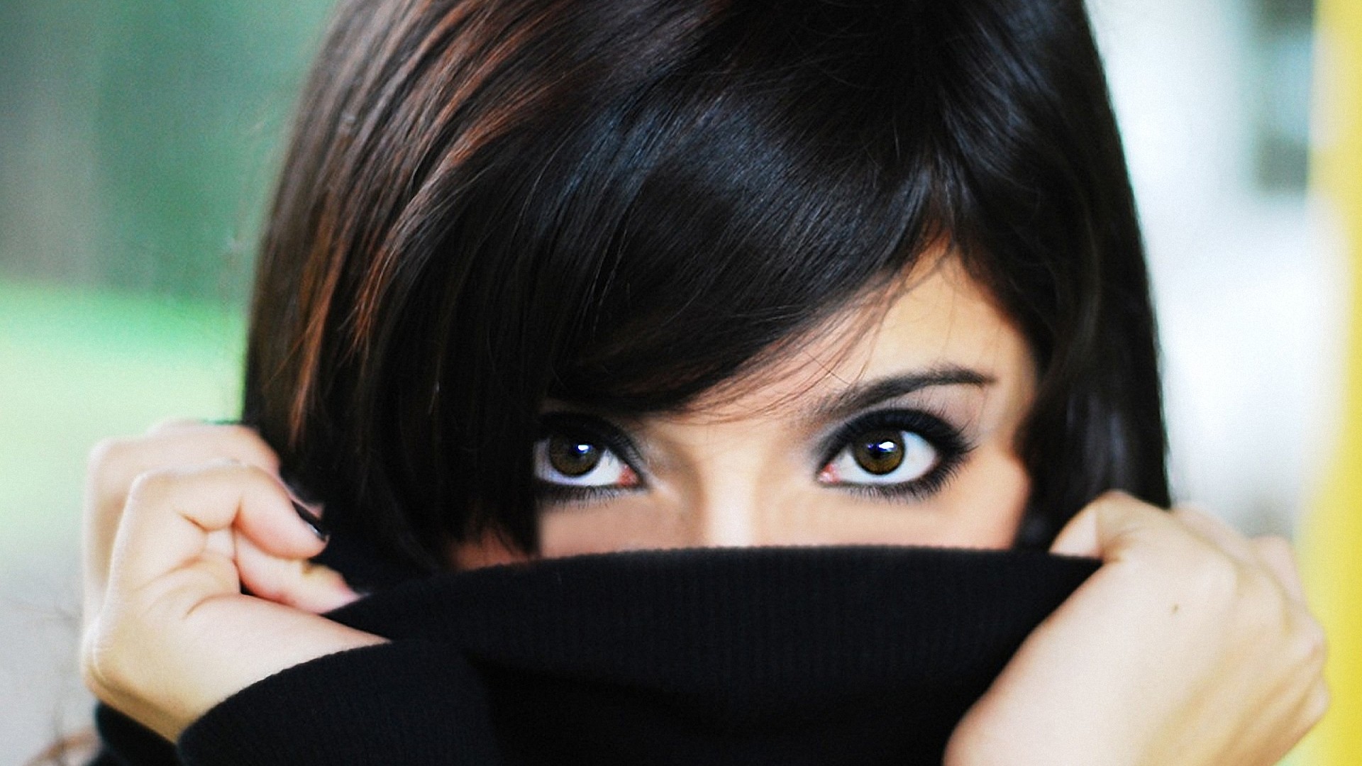 Stunning Model HD Wallpaper: Captivating Eyes and Elegance