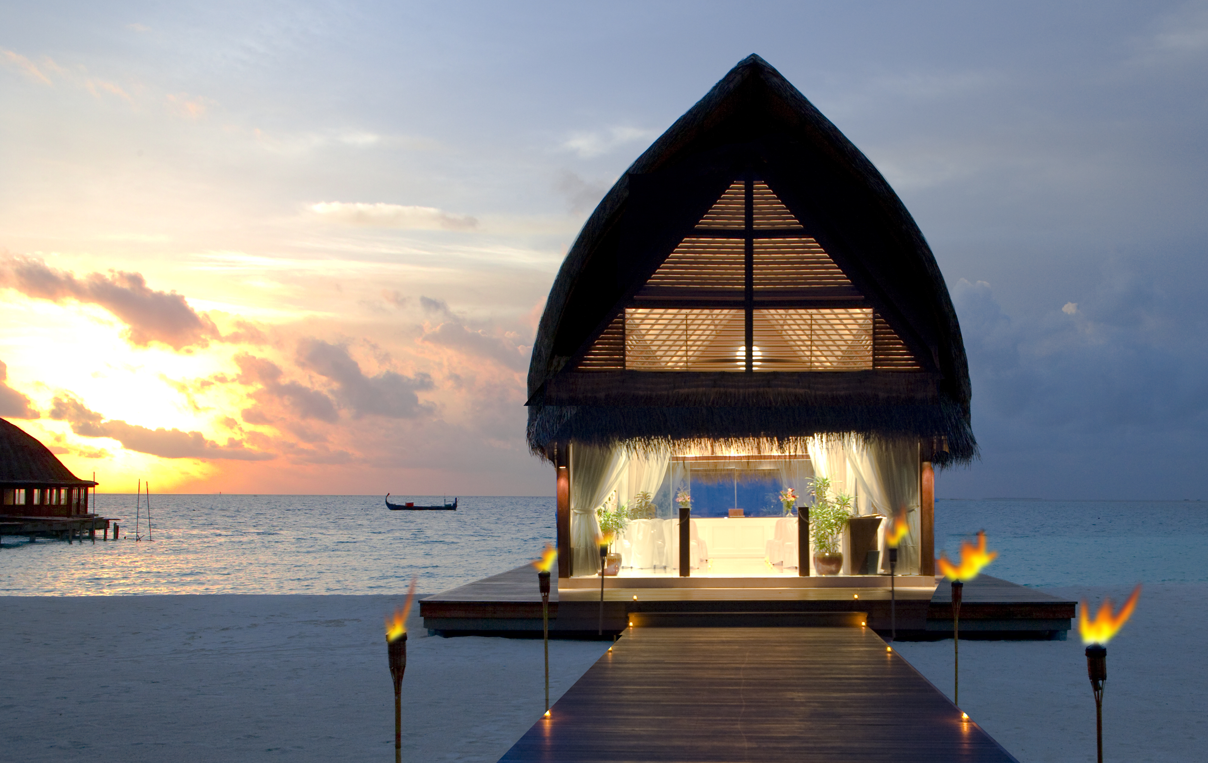 Download Man Made Resort 4k Ultra HD Wallpaper