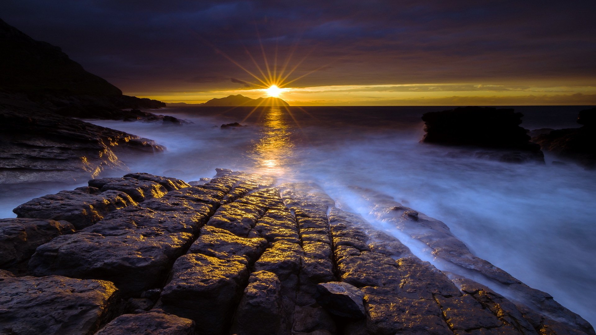 HD Nature Sunset: Golden Horizon Over Rugged Shoreline