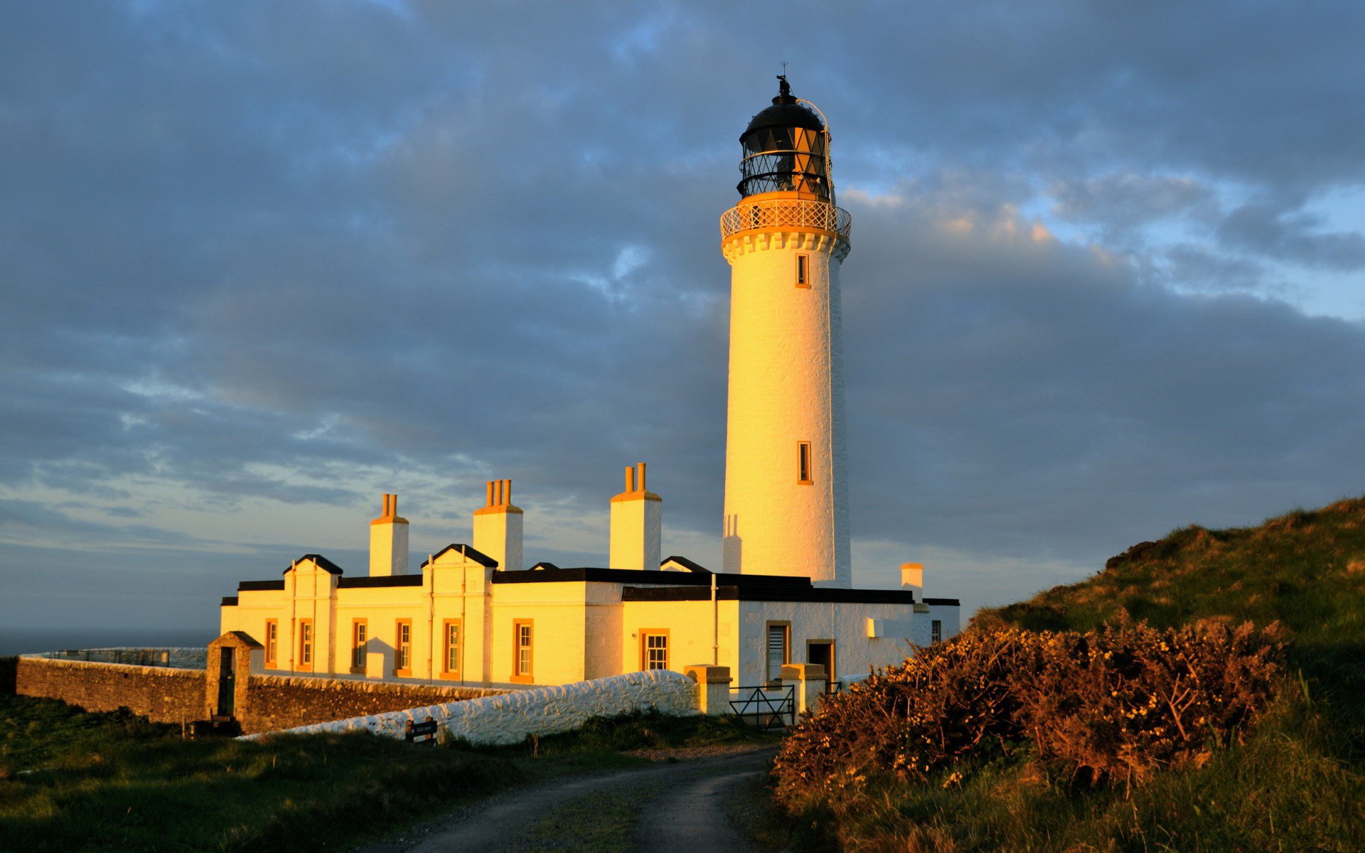 Lighthouse Serenity: Free HD Wallpaper of Man-Made Coastal Beacon ...
