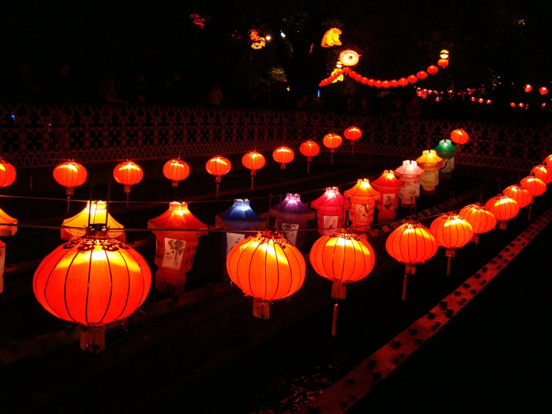 Download Man Made Lantern HD Wallpaper | 2048x1536 | Wallpaper Abyss