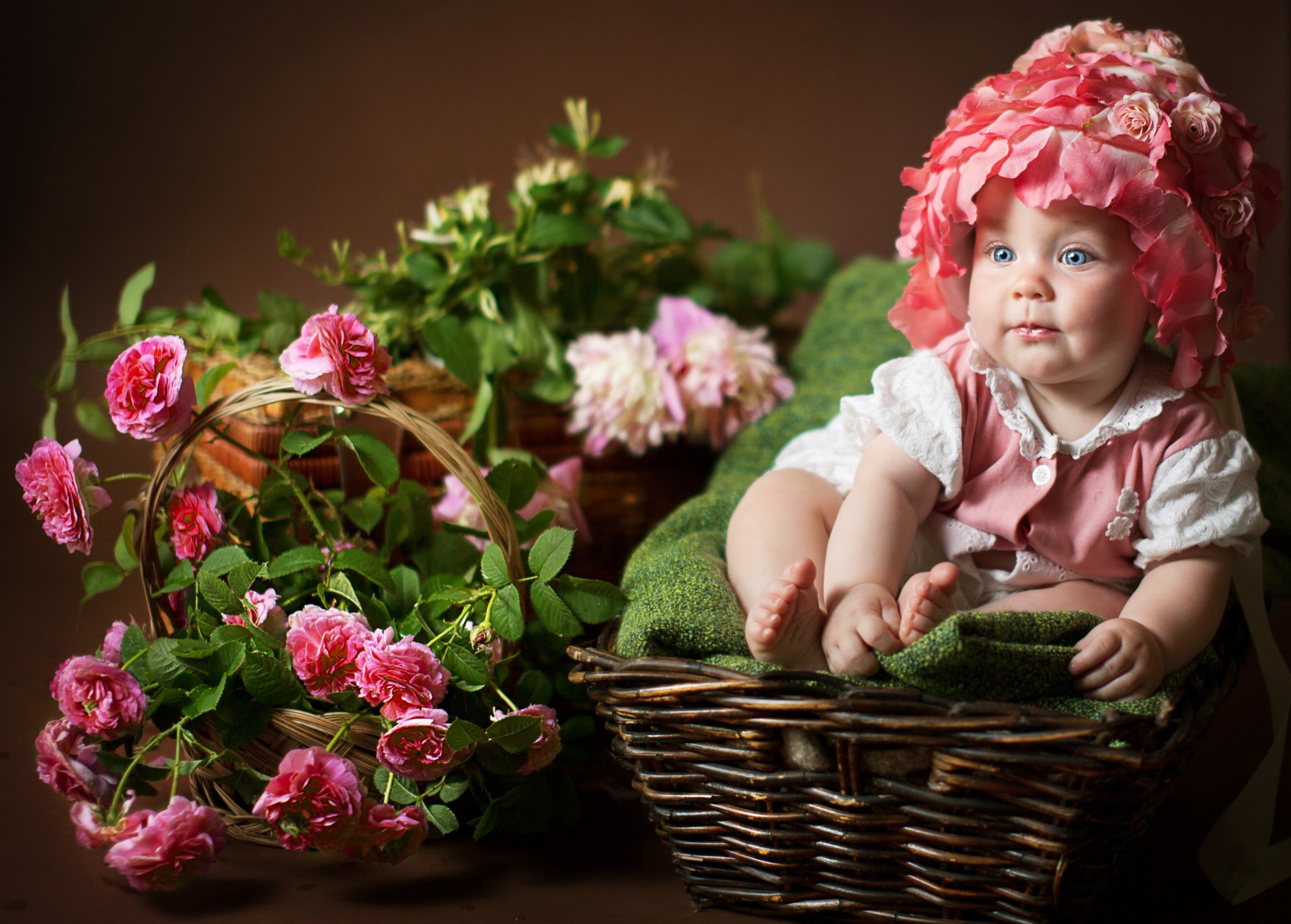 4K Ultra HD Baby Portrait: Blossoming Innocence in Vibrant Bloom