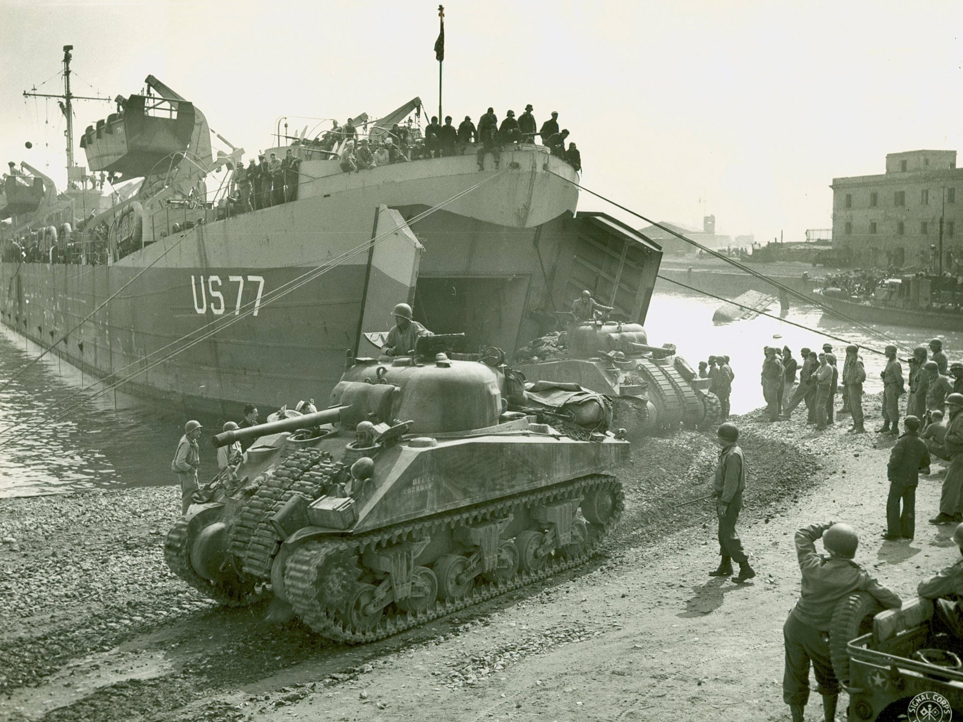 Download Military M4 Sherman HD Wallpaper