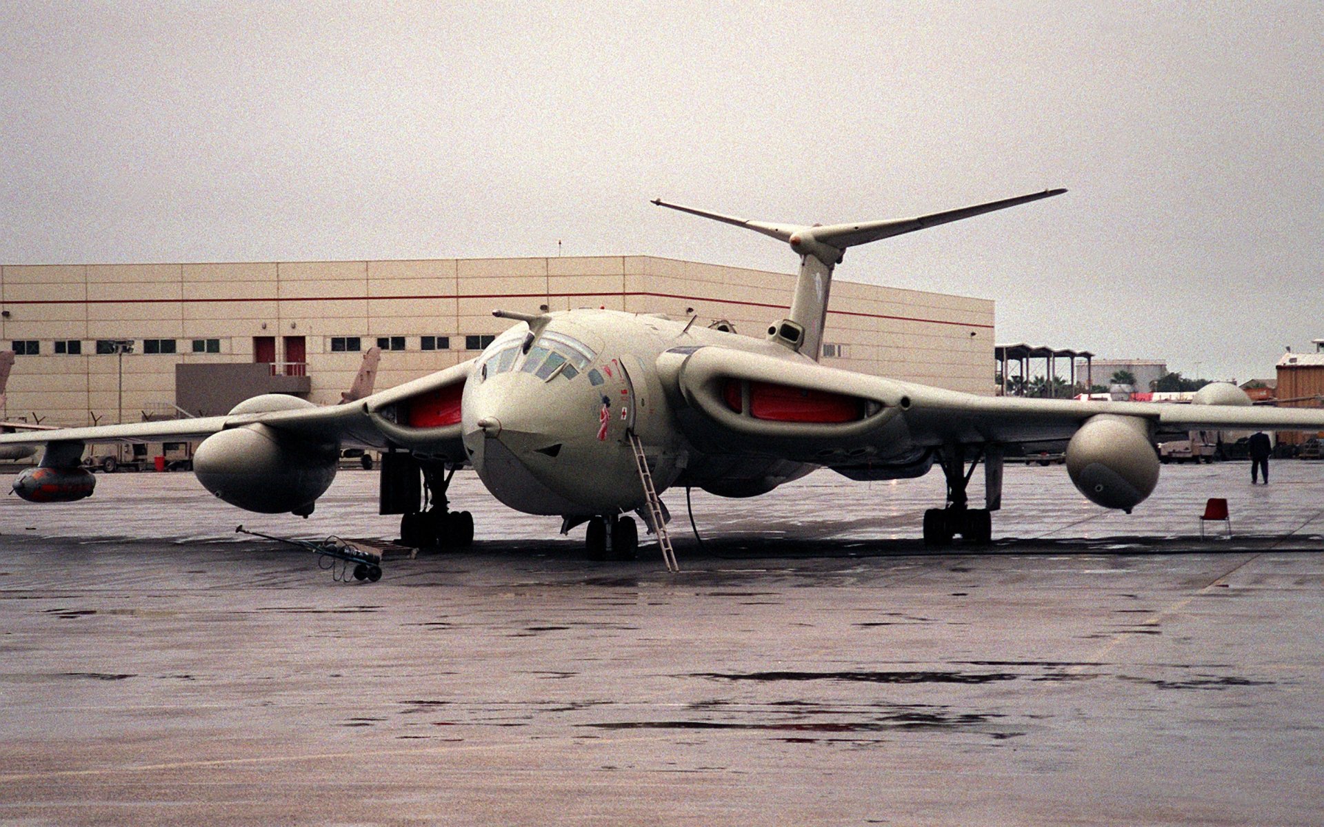Handley Page Victor: Iconic Military Power in Stunning HD Wallpaper