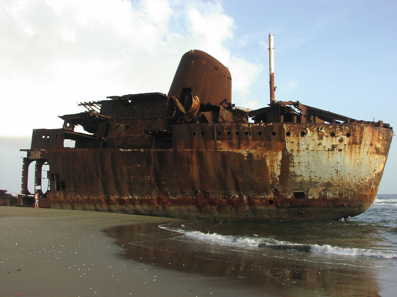 Download Vehicle Wreck Wallpaper