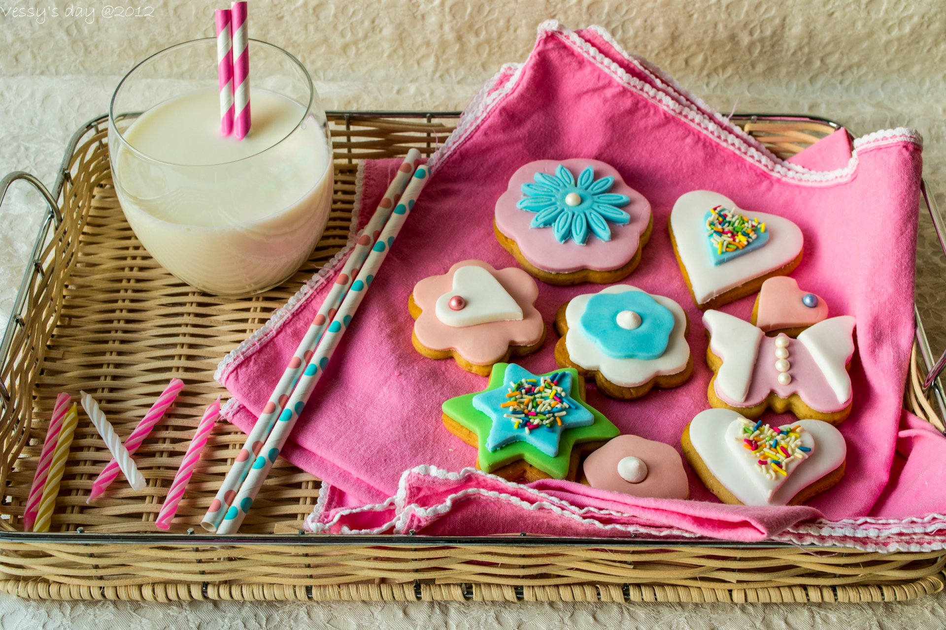 Delightful Cookie Creations: HD Food Wallpaper | 2398x1599 | Wallpaper ...