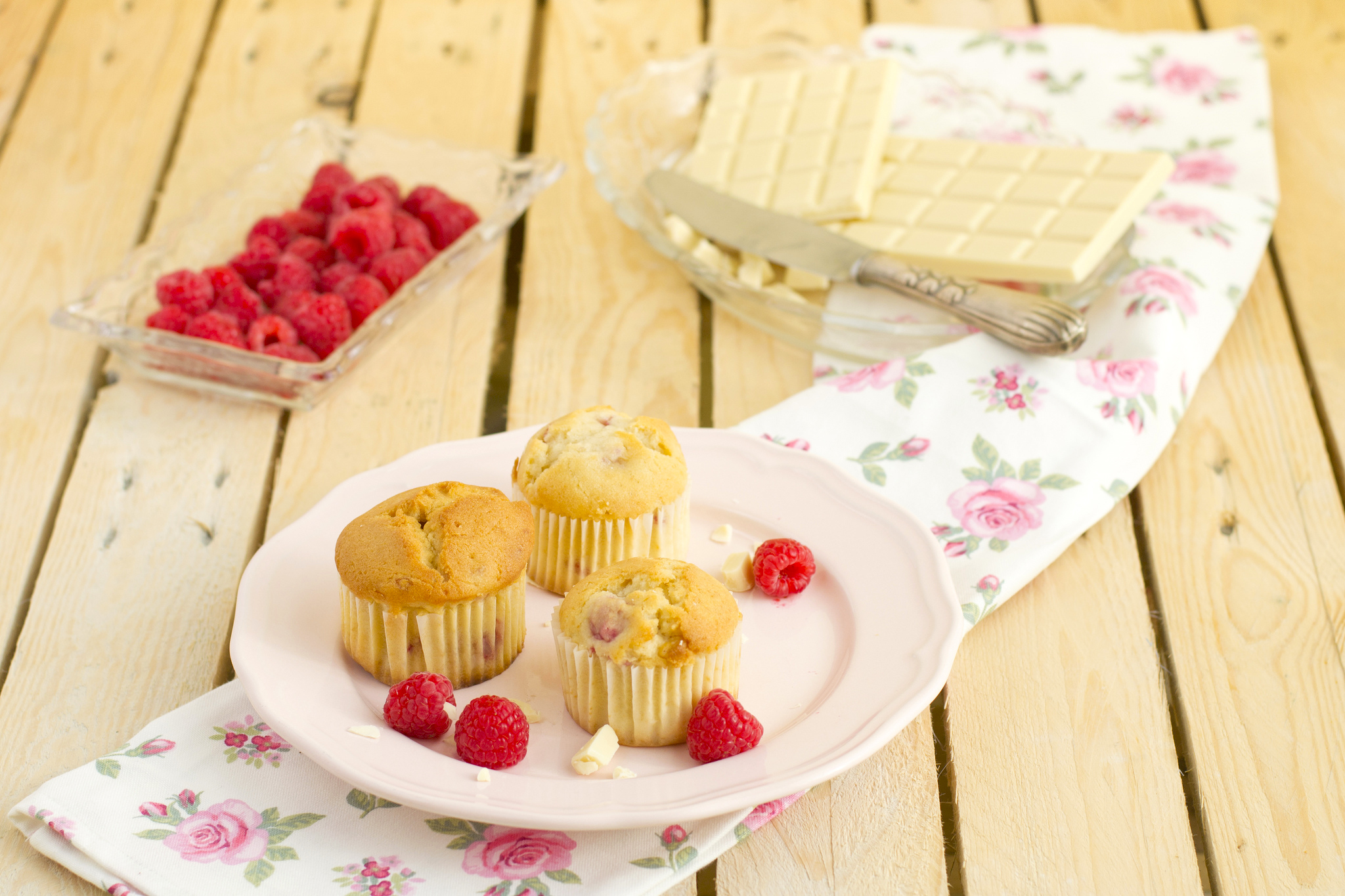 Delicious Cupcake Delight HD Wallpaper – Sweet Food Indulgence