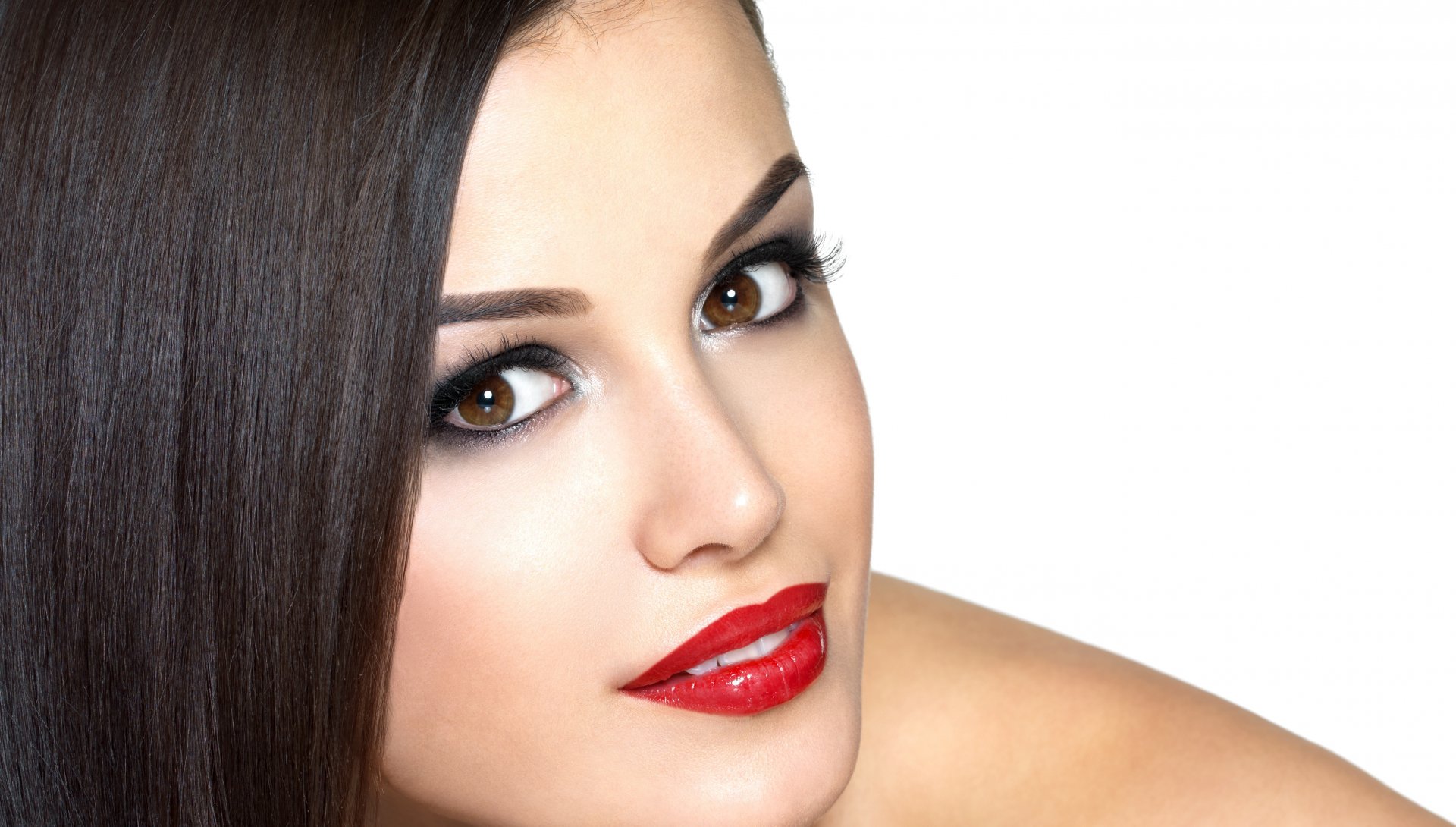 Elegance Captured: Stunning Woman's Face in 4K Ultra HD Wallpaper