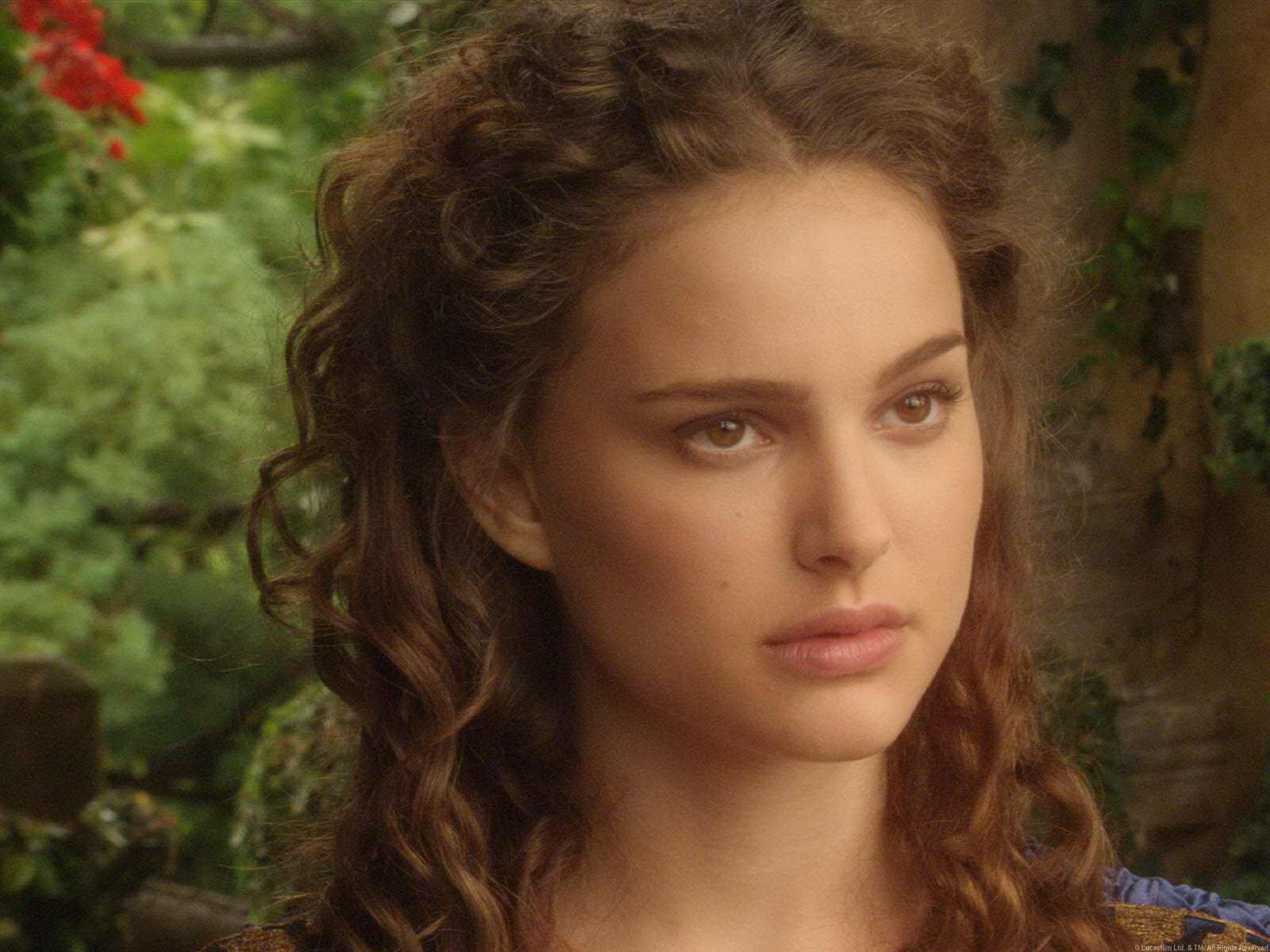 Natalie Portman HD Celebrity Portrait Wallpaper | 1600x1200 | Wallpaper ...