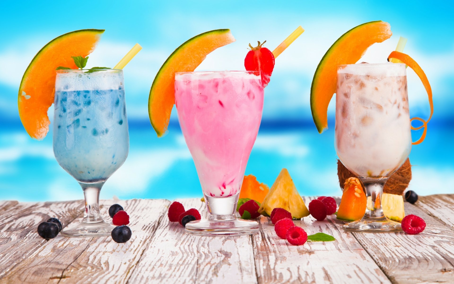 Refreshing Cocktails HD Wallpaper: A Splash of Flavor