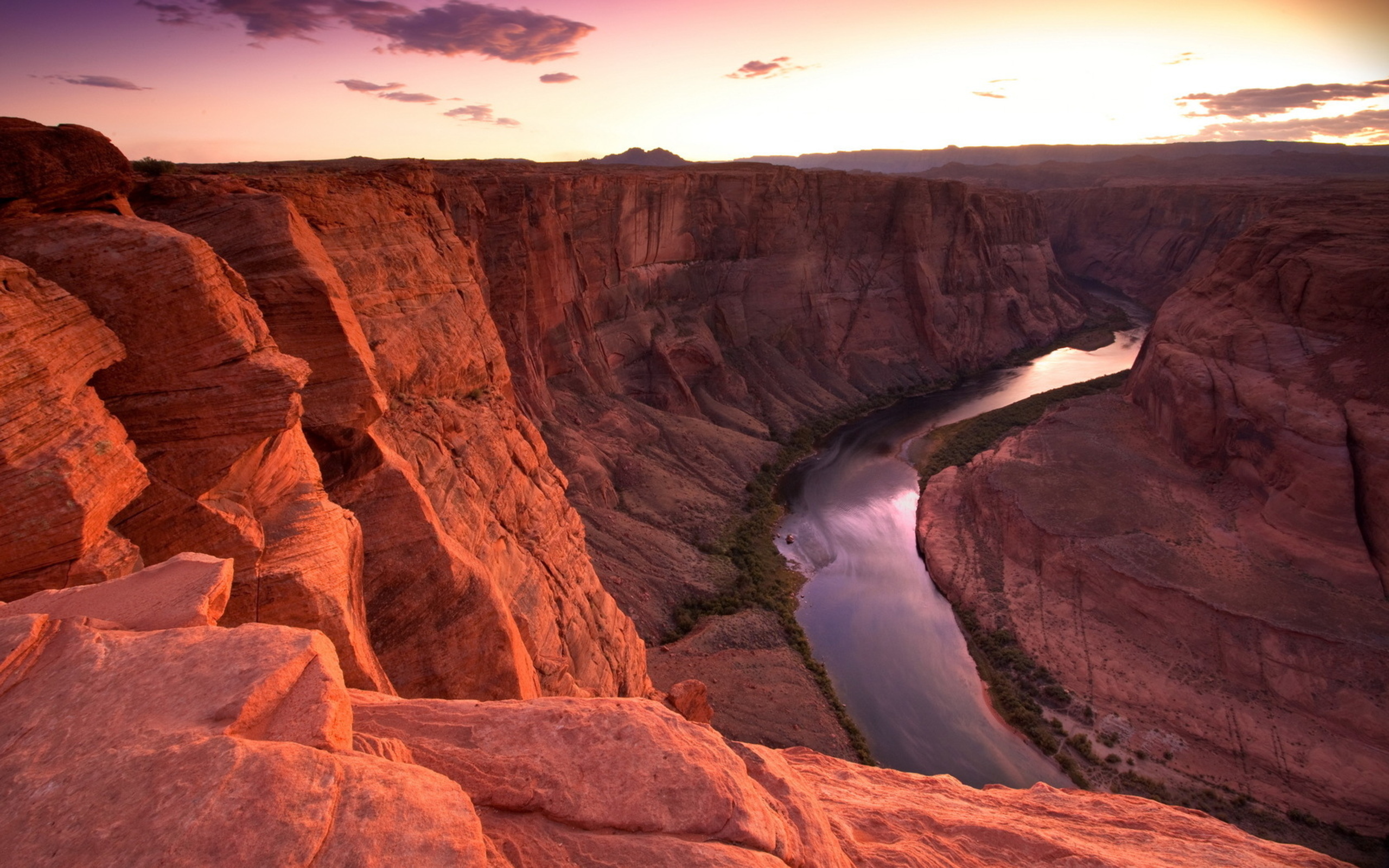 Majestic Canyon Glow: Stunning HD Nature Wallpaper