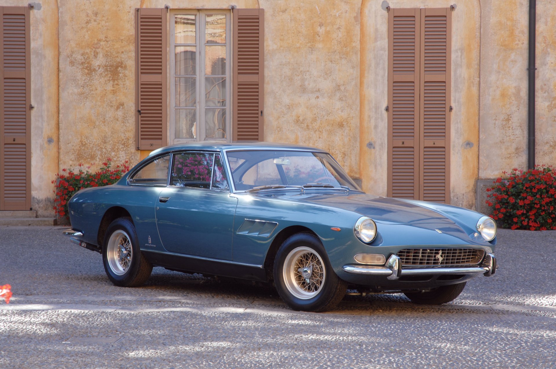 Classic Ferrari Elegance: 4K Ultra HD Vintage Vehicle Wallpaper ...