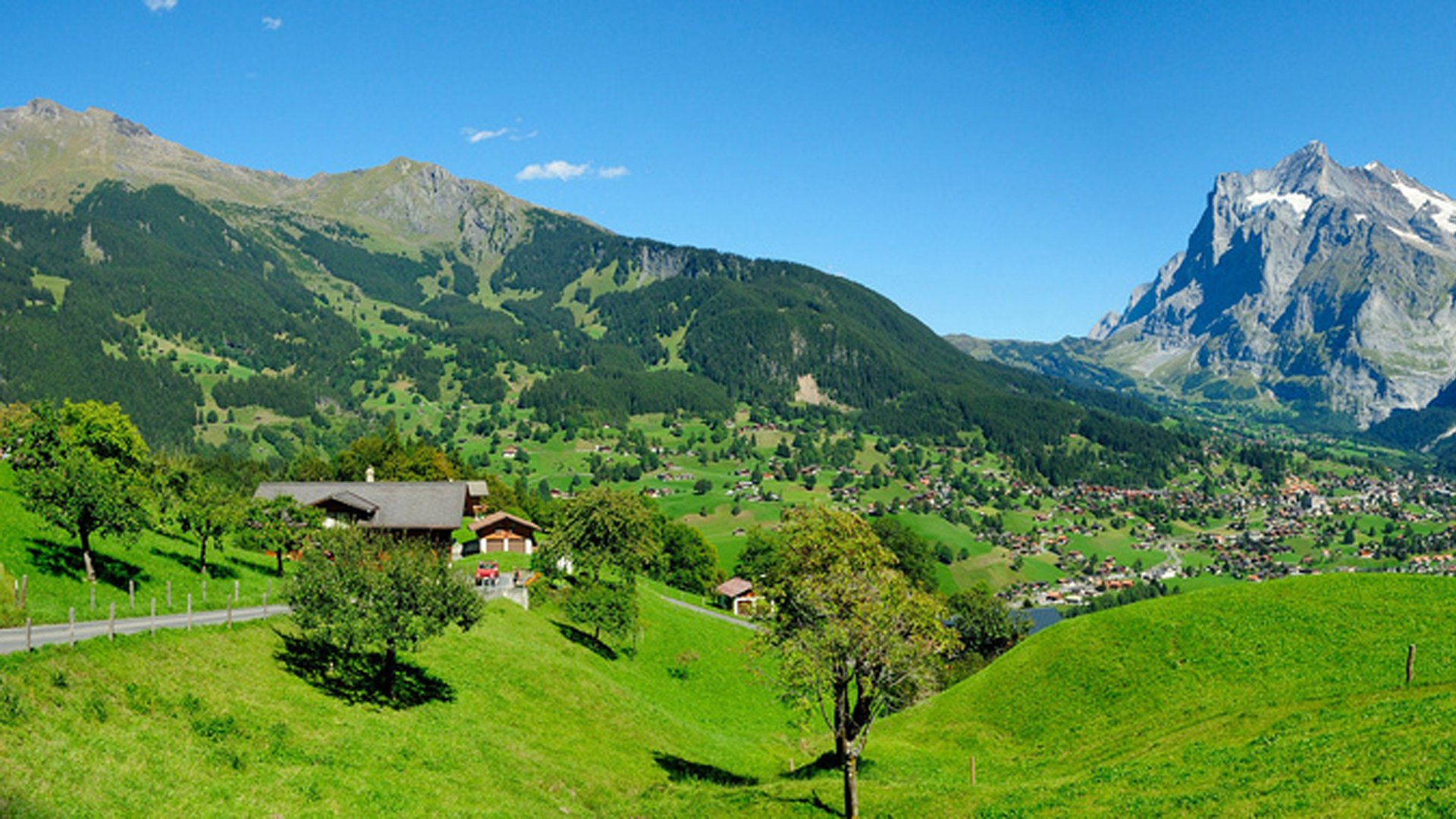 Stunning HD Landscape Photography: Breathtaking Mountain Valley Vista