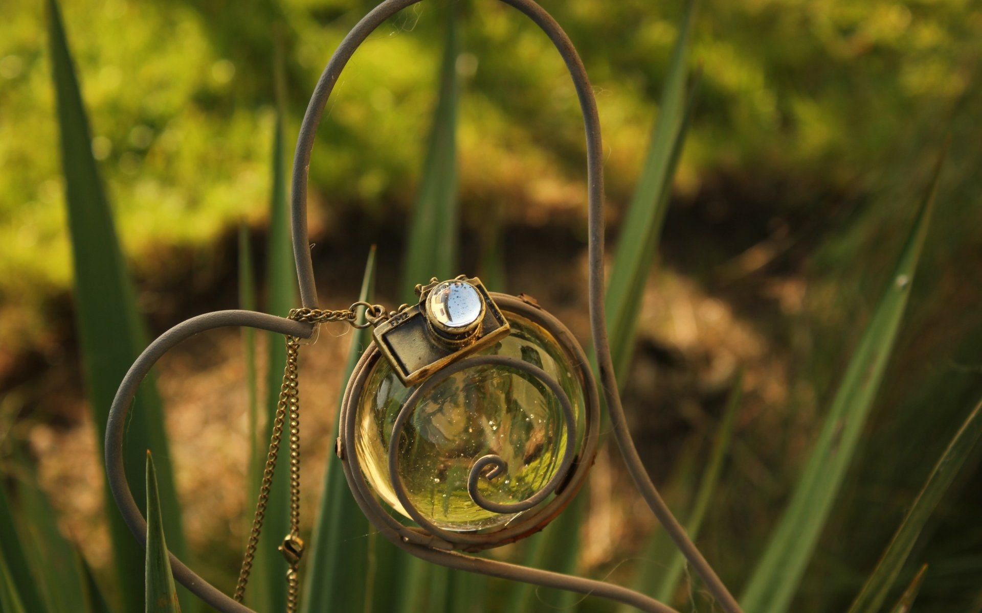 Download Man Made Jewelry HD Wallpaper | 2880x1800 | Wallpaper Abyss