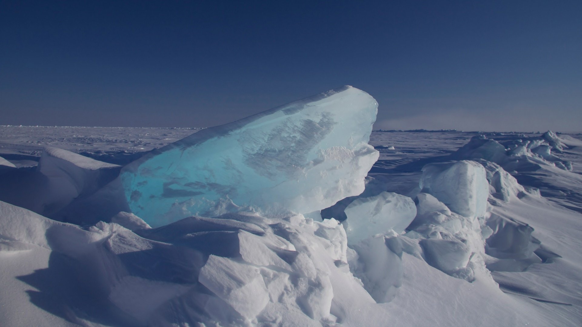 Arctic Glass: 4K Ultra HD Iceberg Wallpaper
