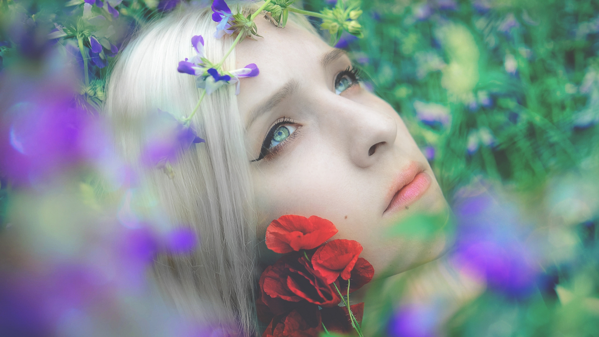 Download Woman Face HD Wallpaper