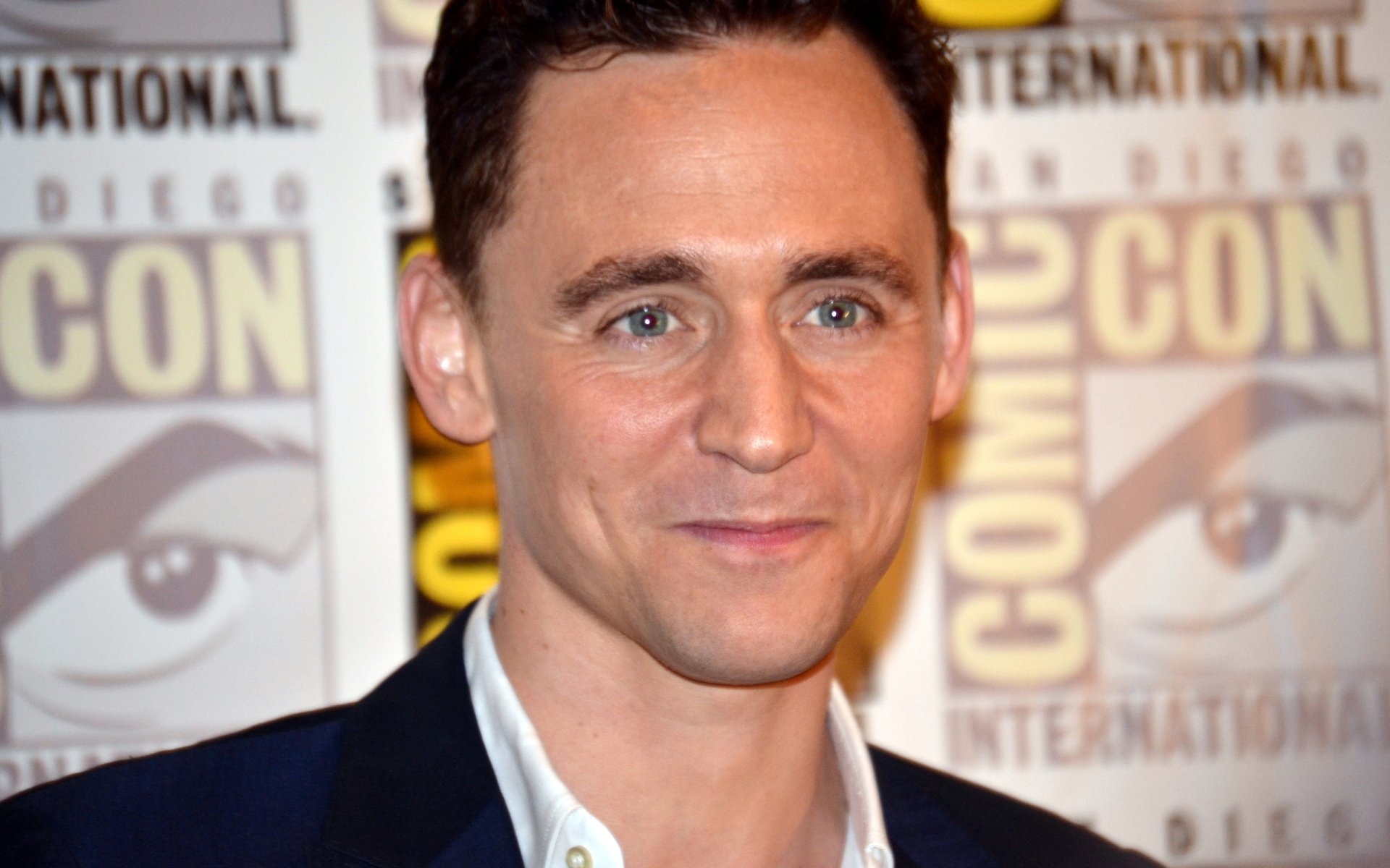 British Leading Man — 2K Quad HD Celebrity Wallpaper | 3200x2000 ...