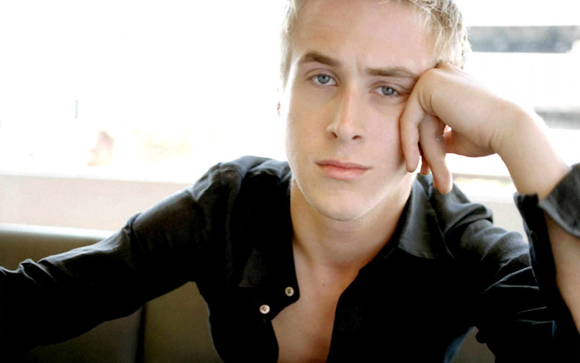 Download Canadian Actor Celebrity Ryan Gosling HD Wallpaper | 2880x1800 ...