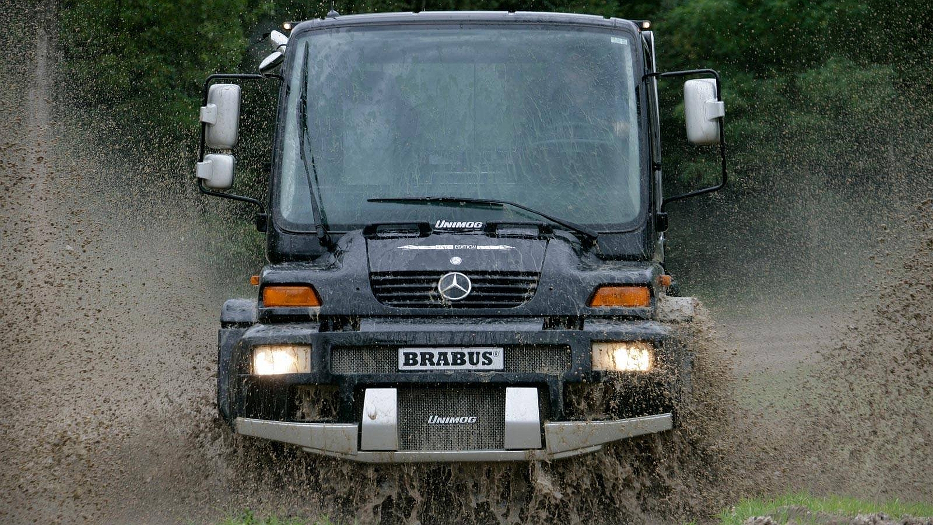 Download Vehicle Mercedes-Benz Unimog HD Wallpaper