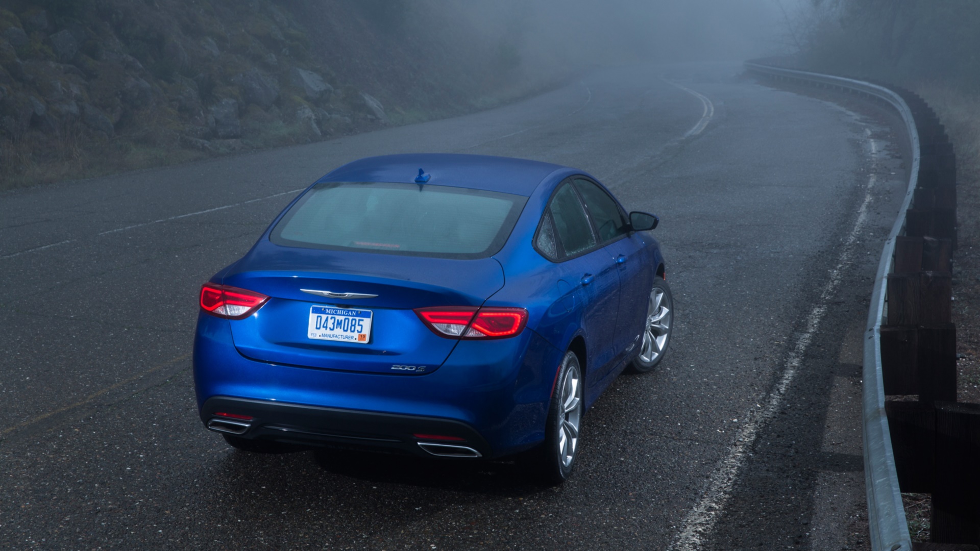 Download Vehicle Chrysler 200 HD Wallpaper