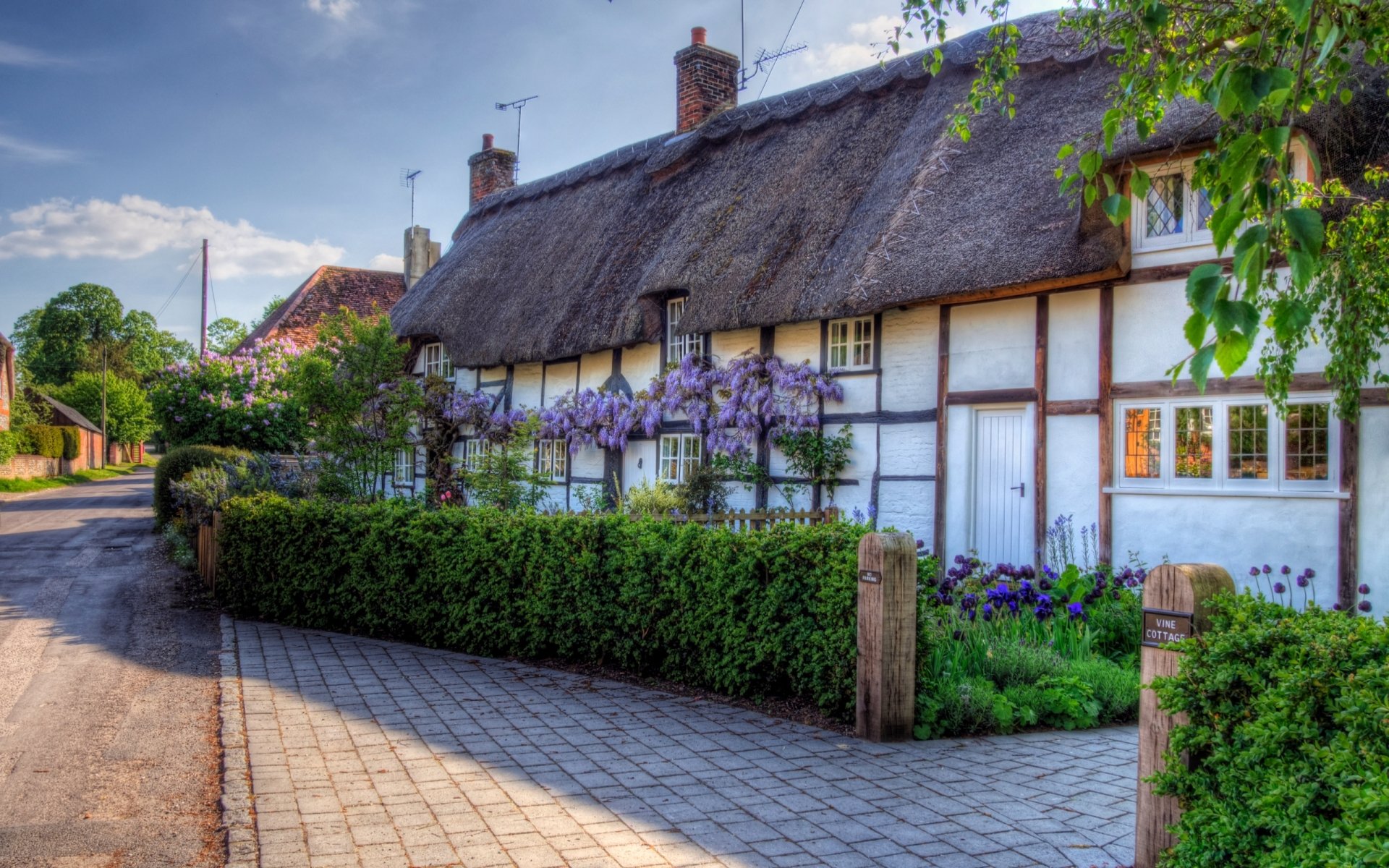Charming Thatched Cottage: HD Man-Made House Wallpaper | 2560x1600 ...