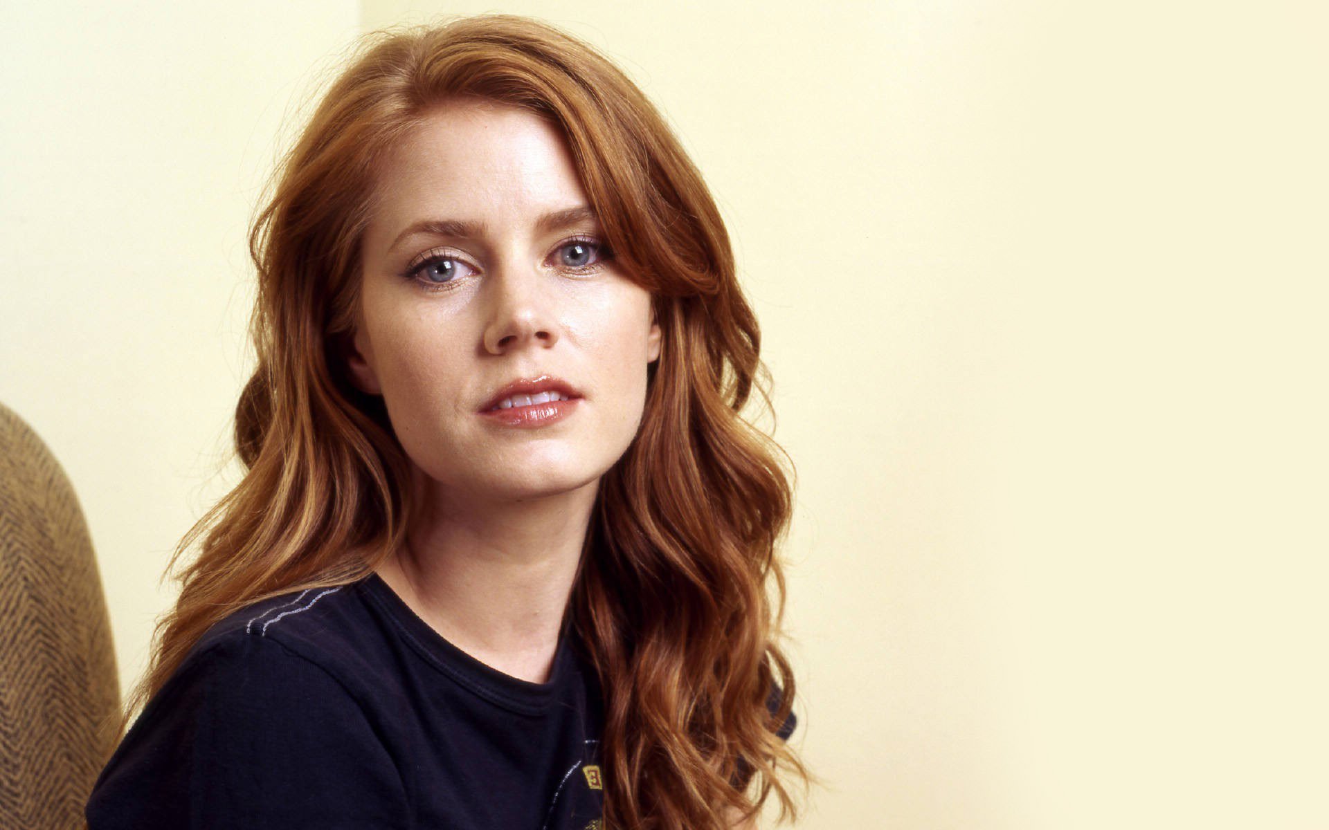 Elegant Redhead Celebrity HD Desktop Wallpaper