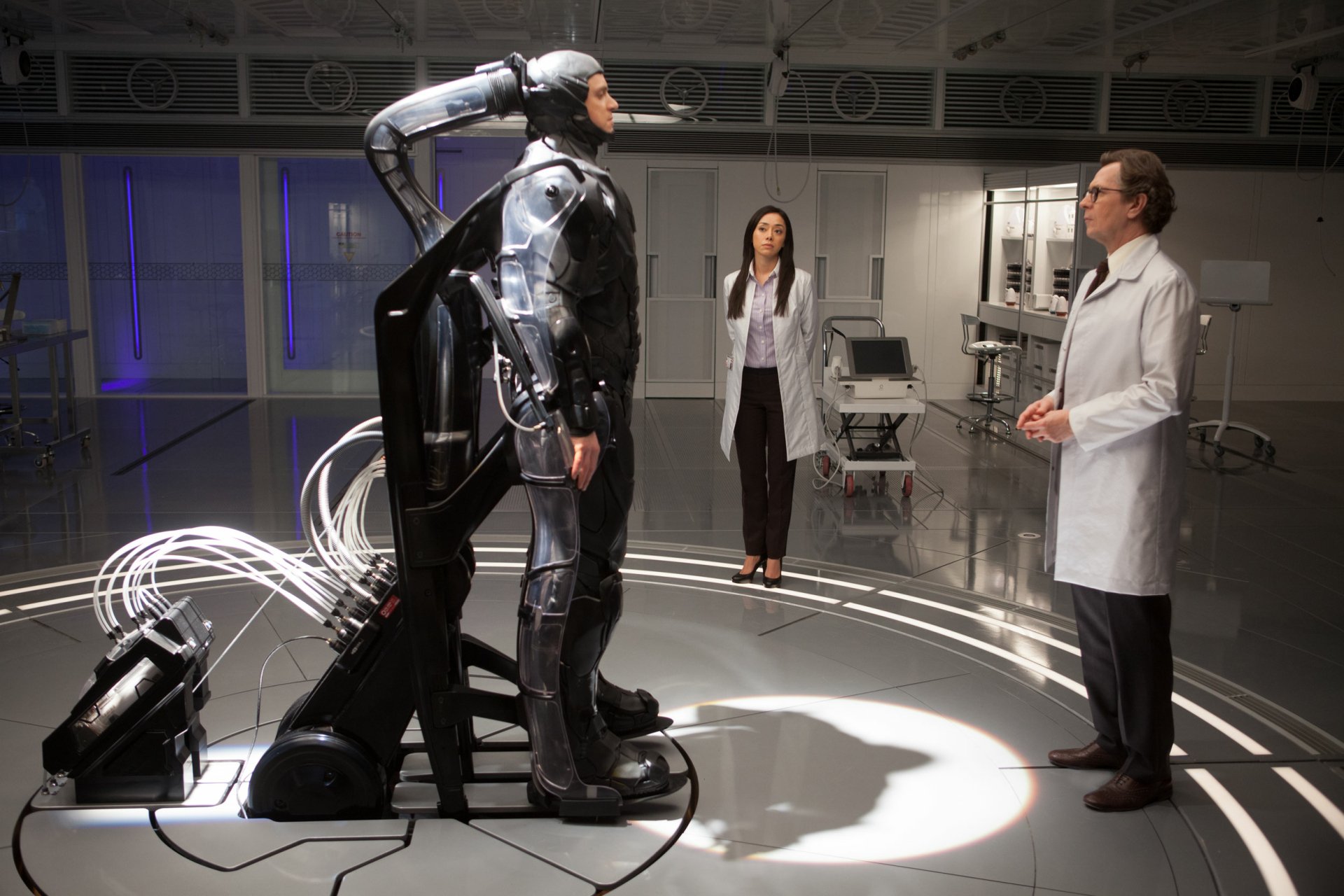 Robocop 2014 HD Wallpaper: Iconic Sci-Fi Tech in Action