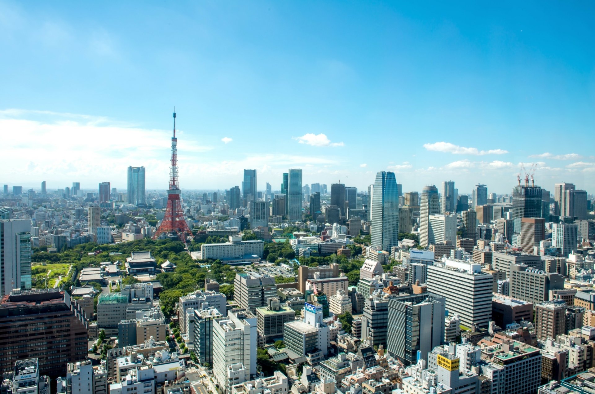 Tokyo Cityscape: Stunning HD Wallpaper of Iconic Skyscrapers