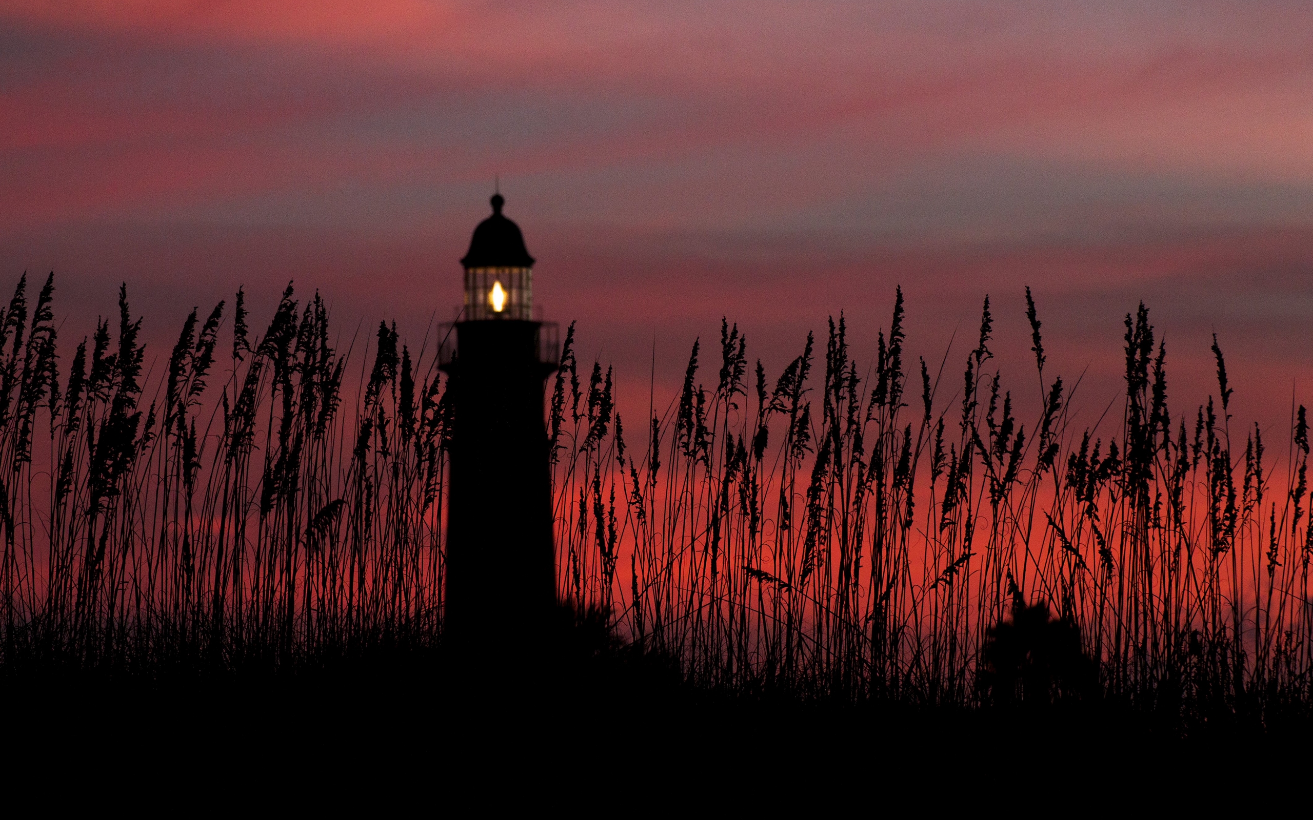Majestic Lighthouse at Dusk – Stunning HD Man-Made Coastal Beacon Wallpaper