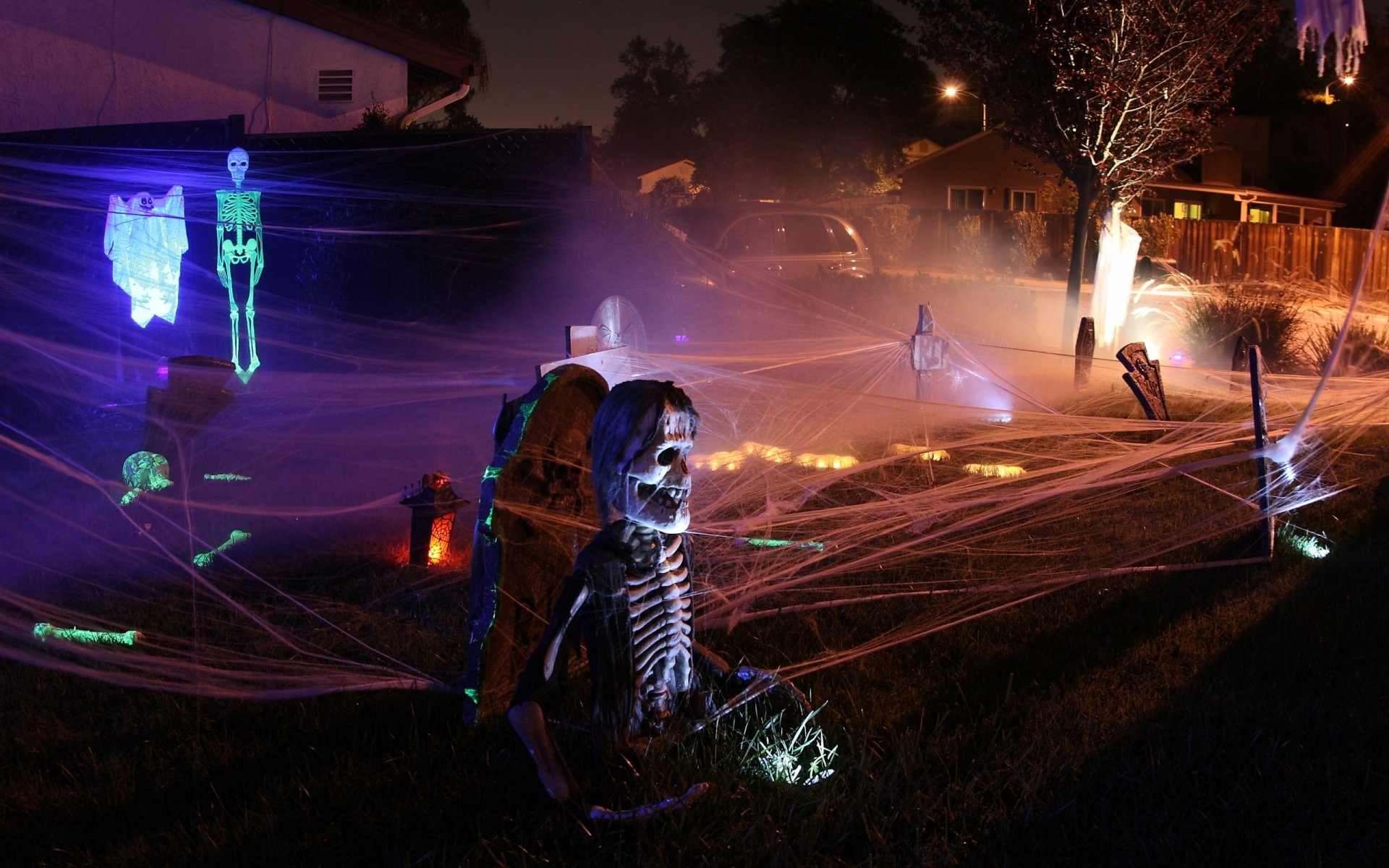 Spooky Halloween Night HD Wallpaper: Haunted Holiday Vibes