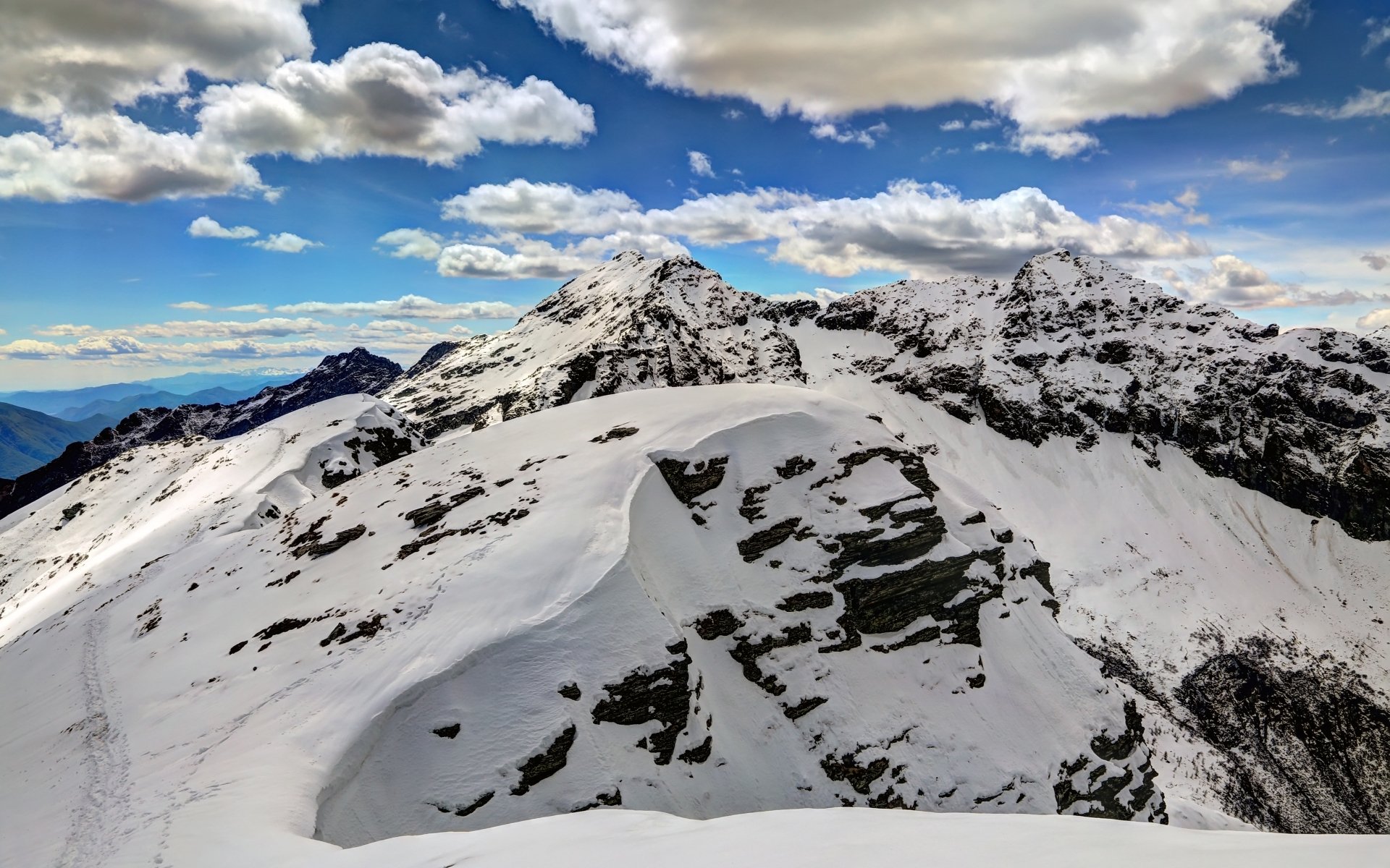 Majestic Alps HD: Breathtaking Nature Wallpaper