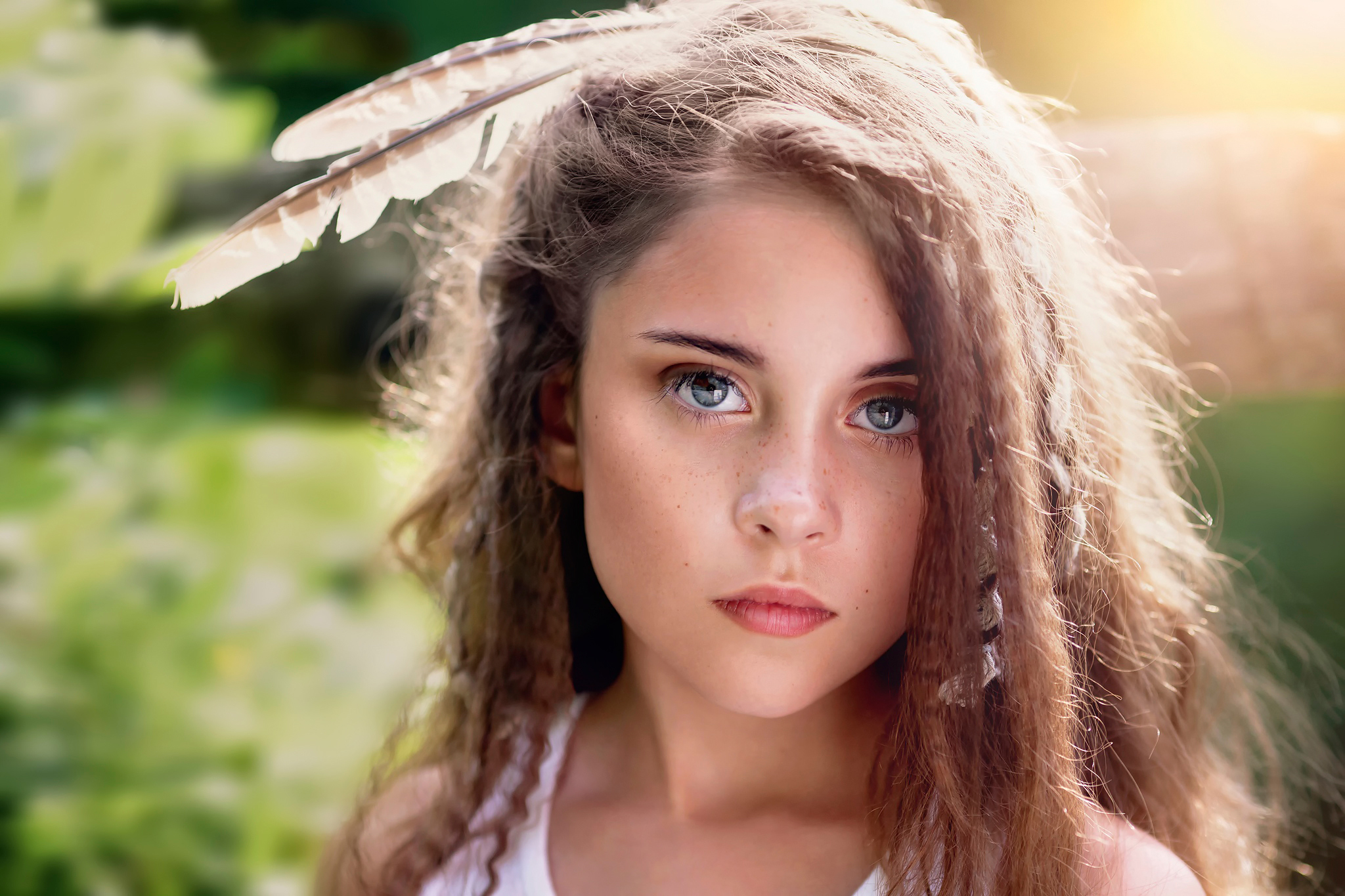 Radiant Beauty: Stunning Woman HD Wallpaper
