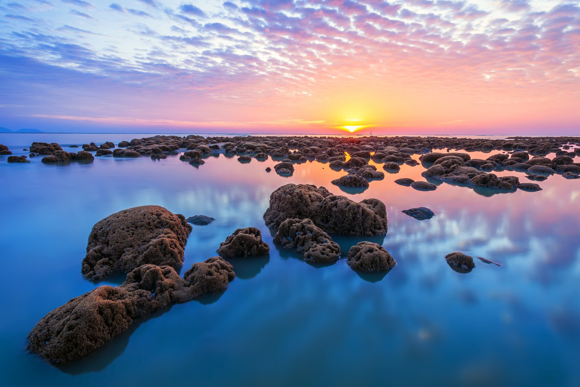 Download Nature Ocean HD Wallpaper | 2048x1365 | Wallpaper Abyss