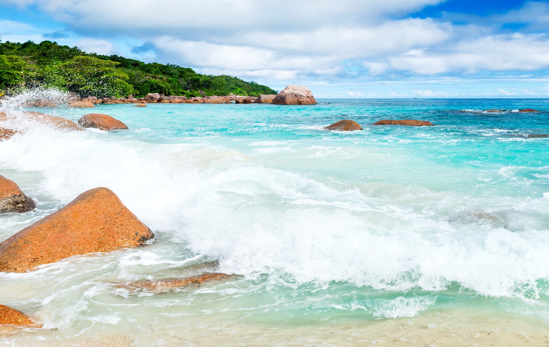 4K Ultra HD Coastal Bliss: Waves Crashing on Pristine Nature Shoreline ...