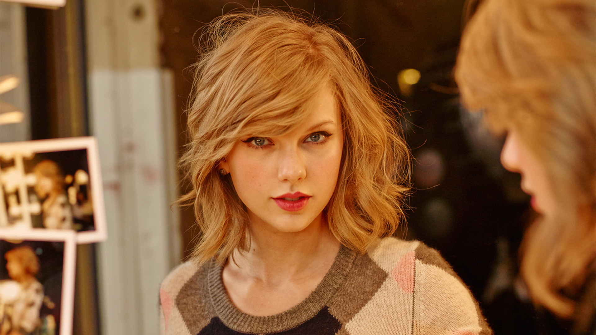 Taylor Swift HD Wallpaper – Iconic Music Star Spotlight