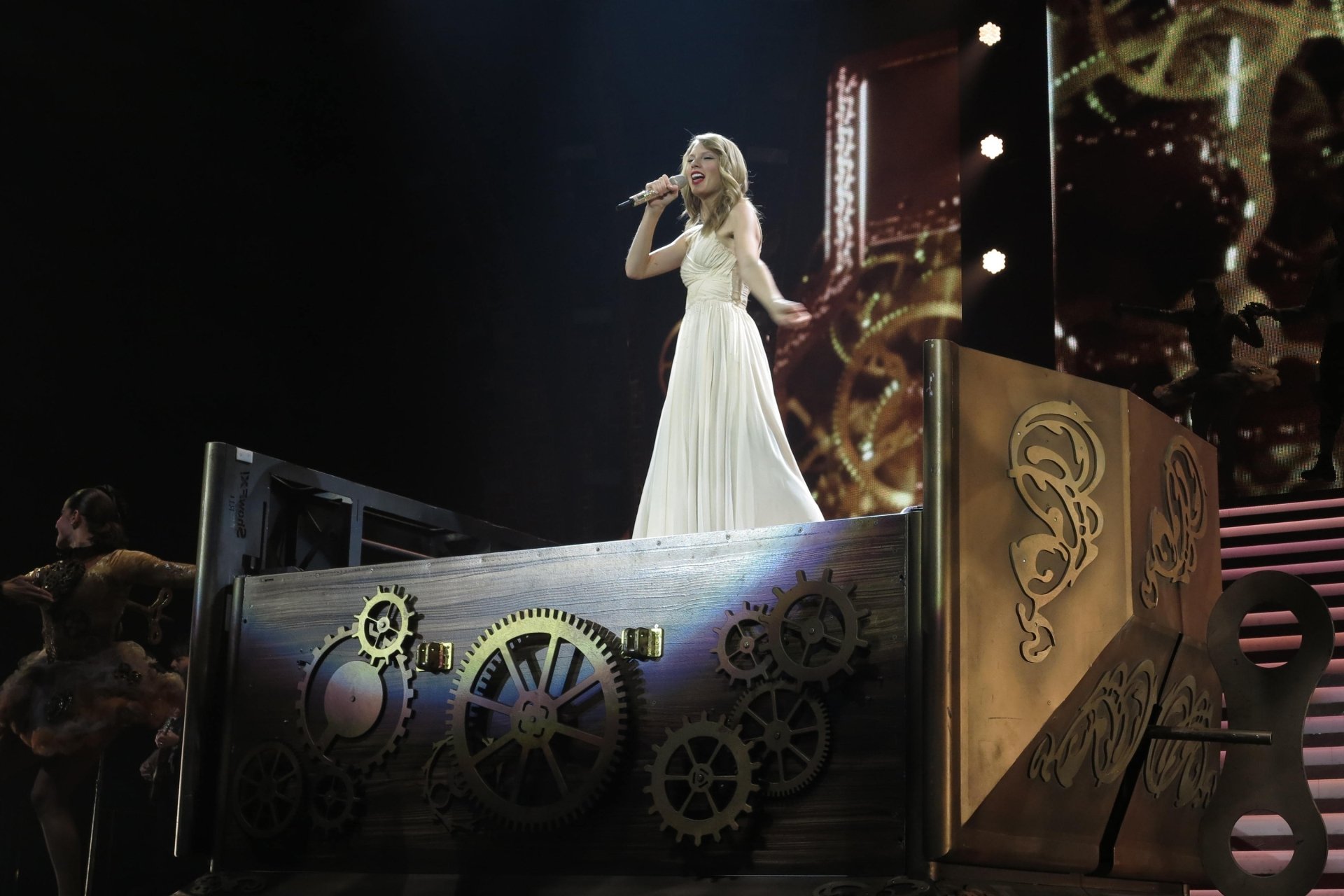 Taylor Swift Live: Stunning HD Music Performance Wallpaper